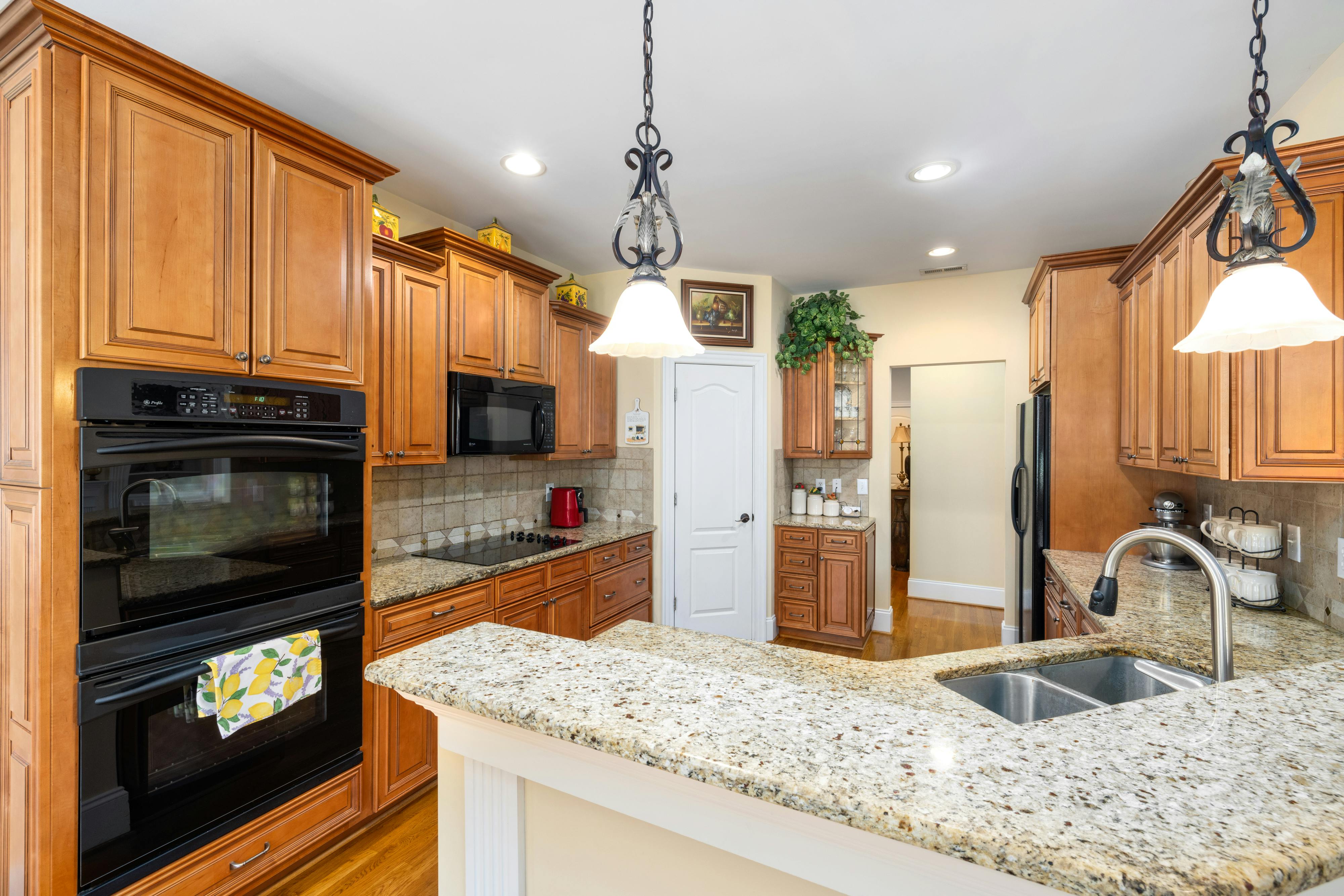 The Interior of the Kitchen of a House · Free Stock Photo