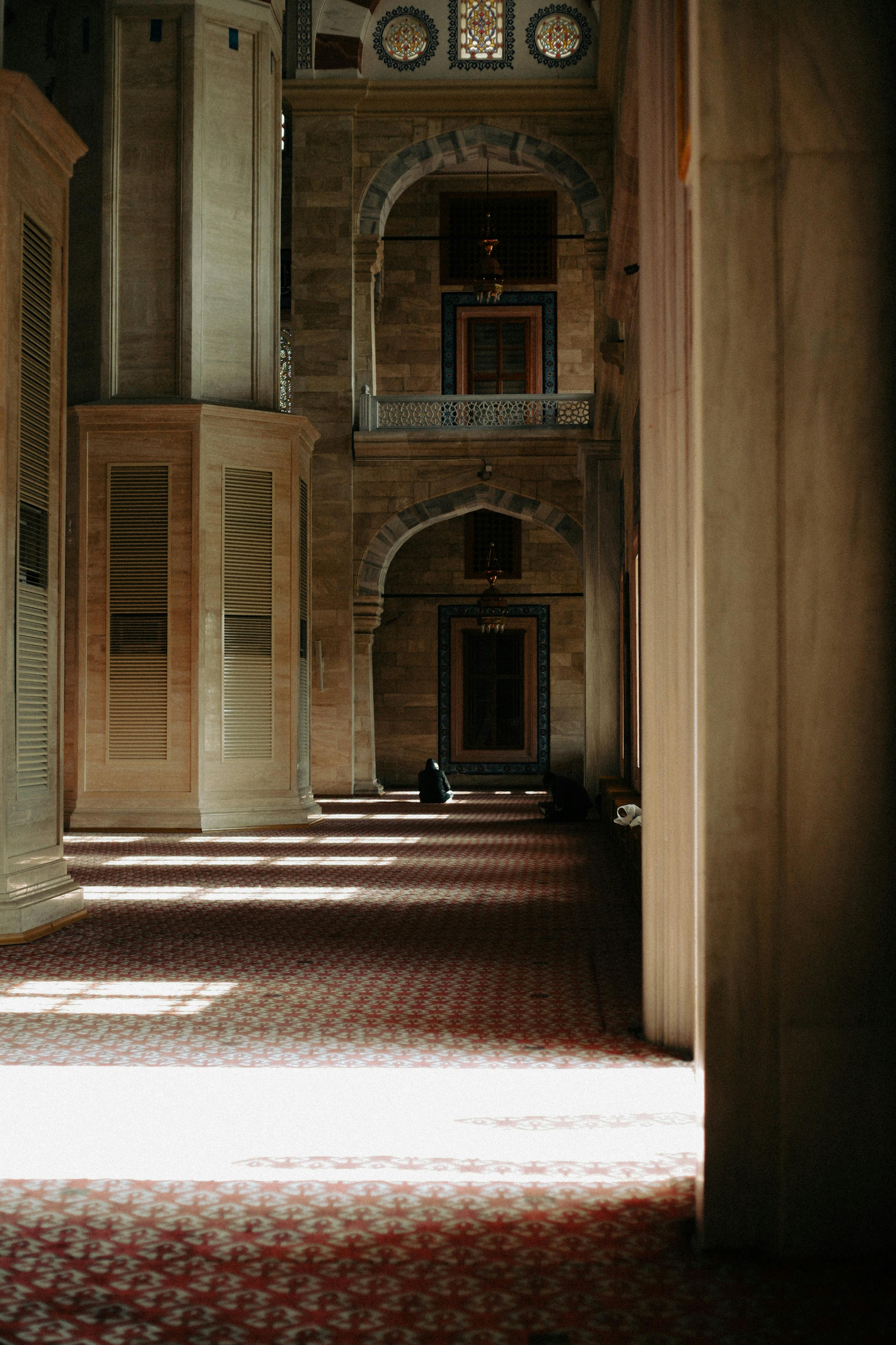 Hallway of Mosque · Free Stock Photo