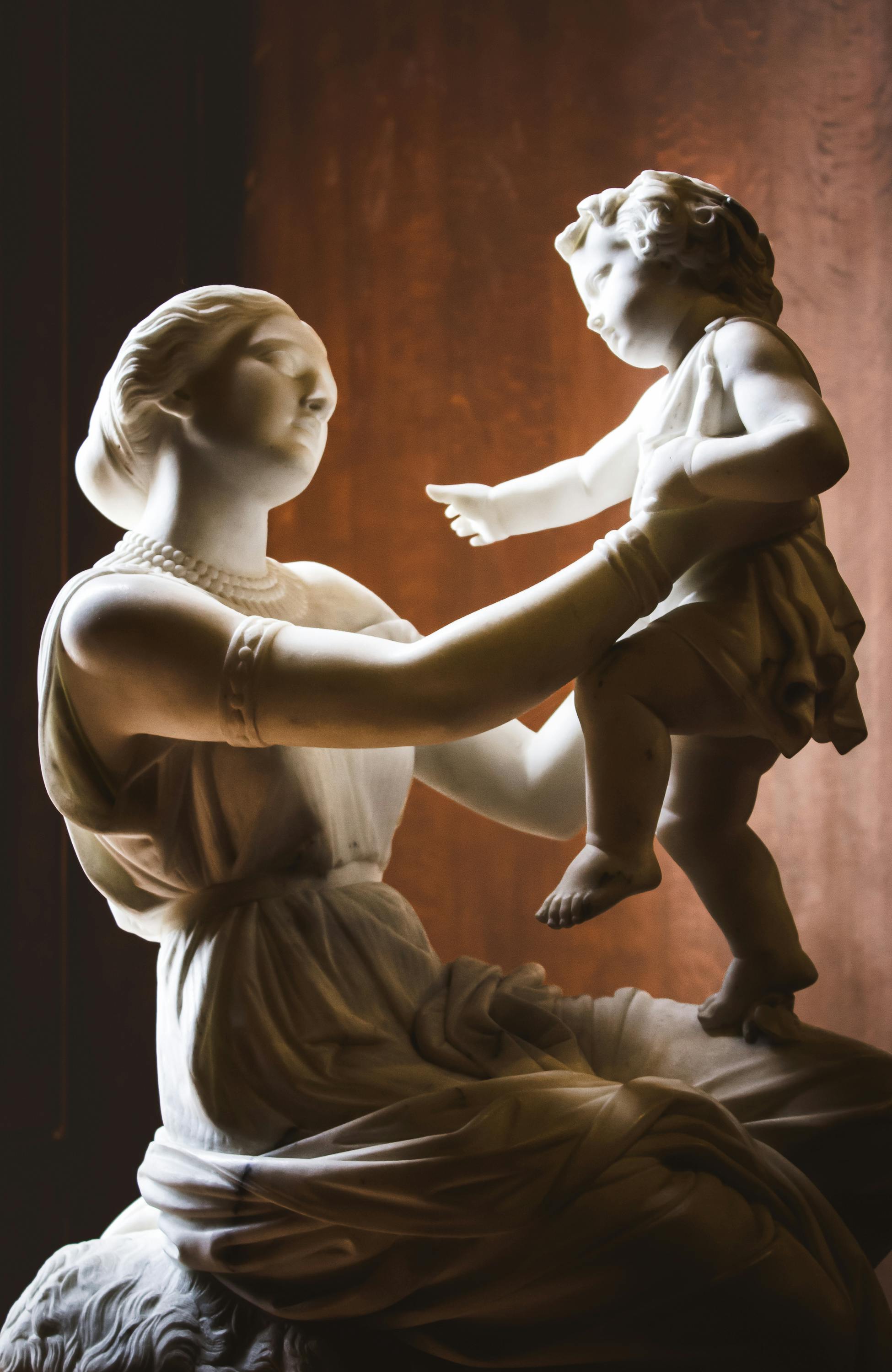 Mother and Child Statue · Free Stock Photo
