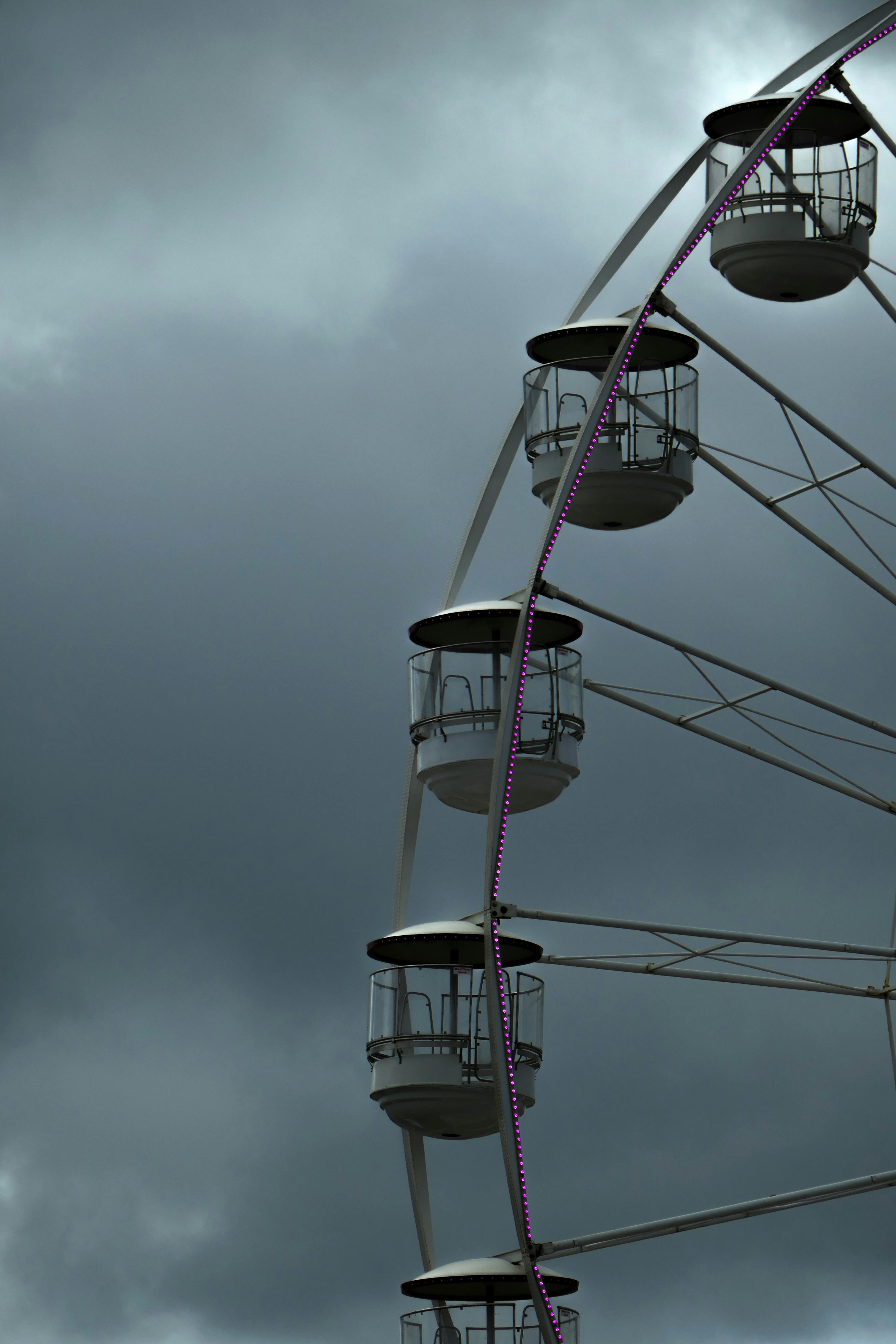 Red and Black Ferris Wheel · Free Stock Photo
