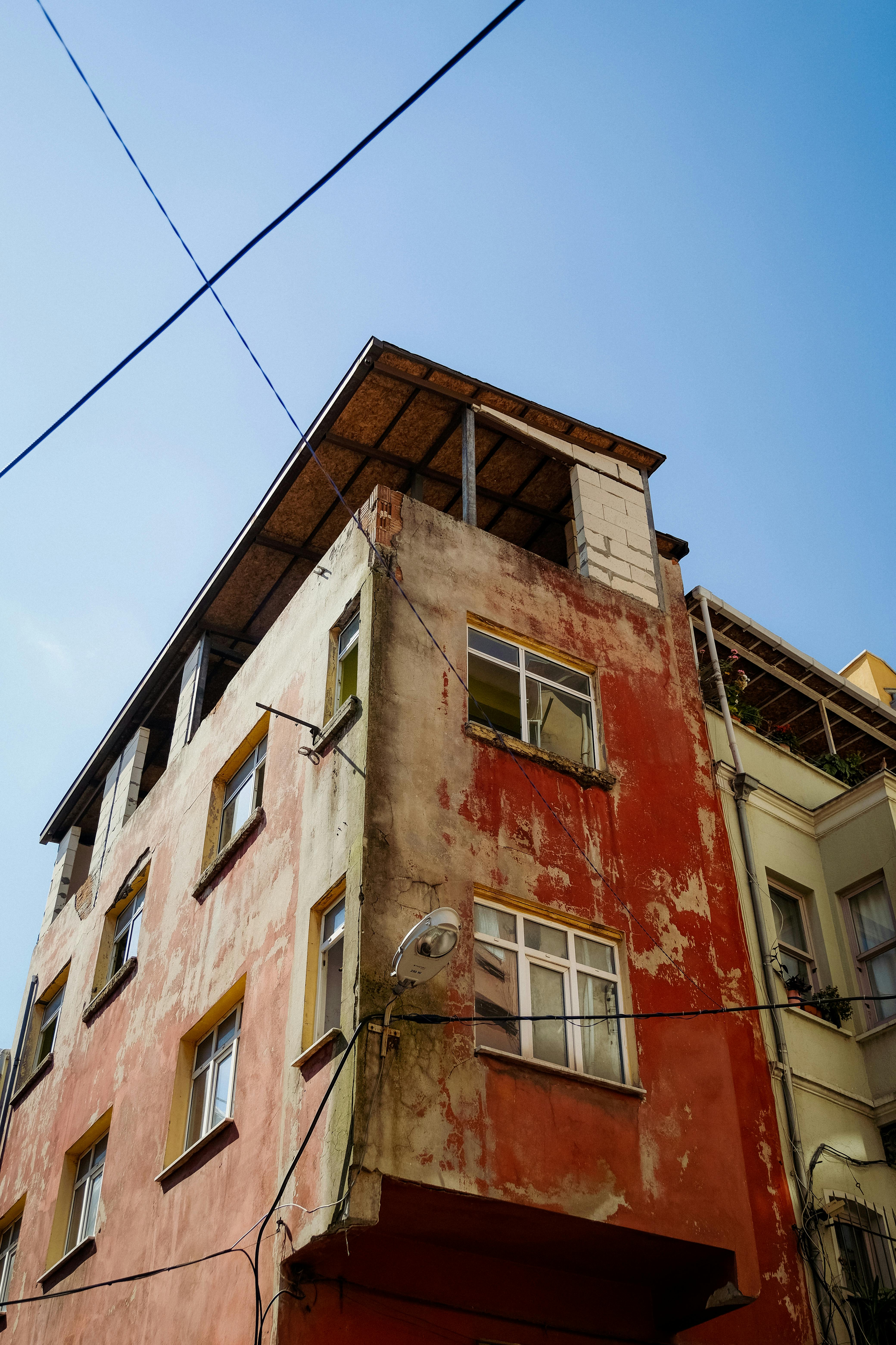 Concrete Building with Faded Walls · Free Stock Photo