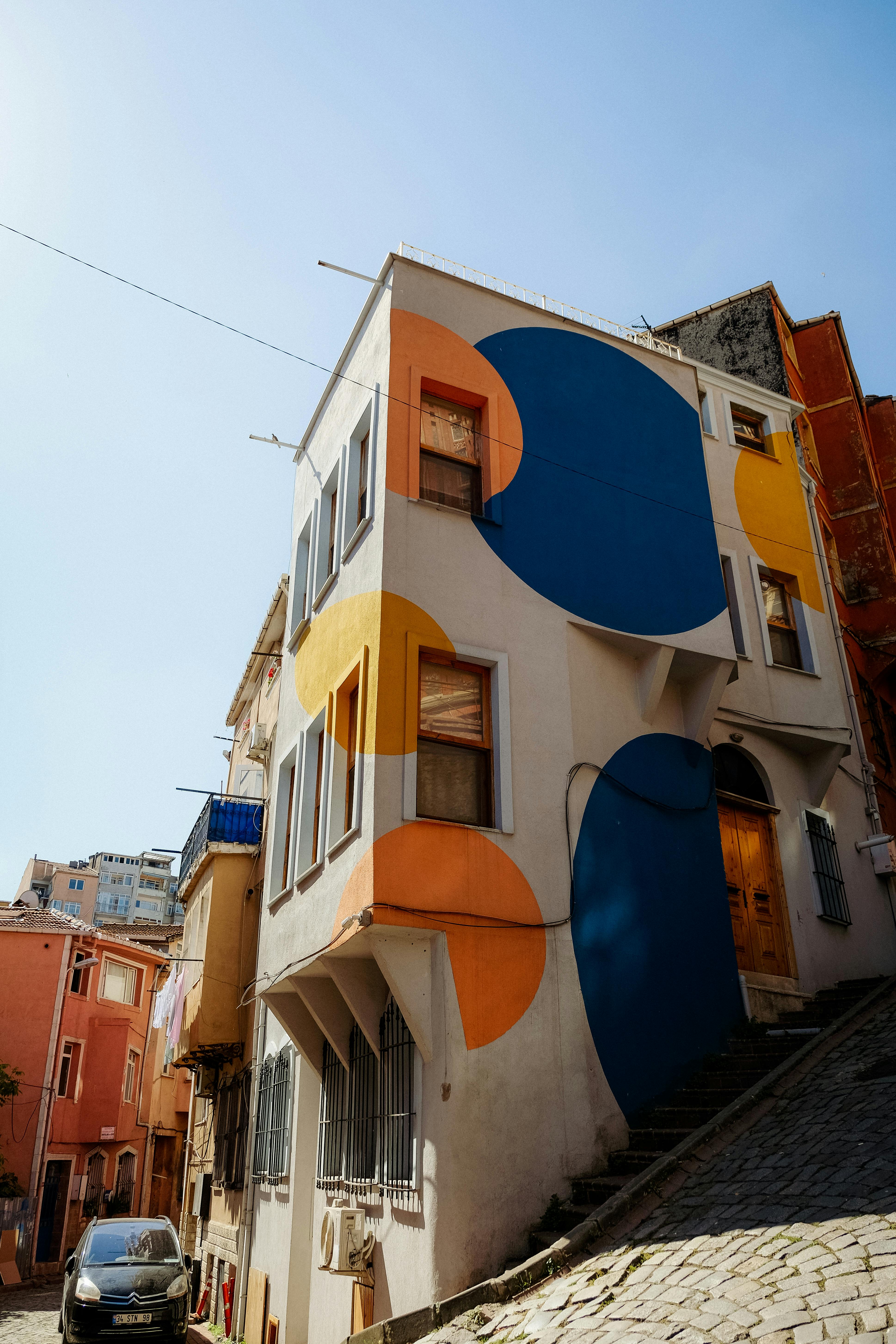 A Building in a Town · Free Stock Photo