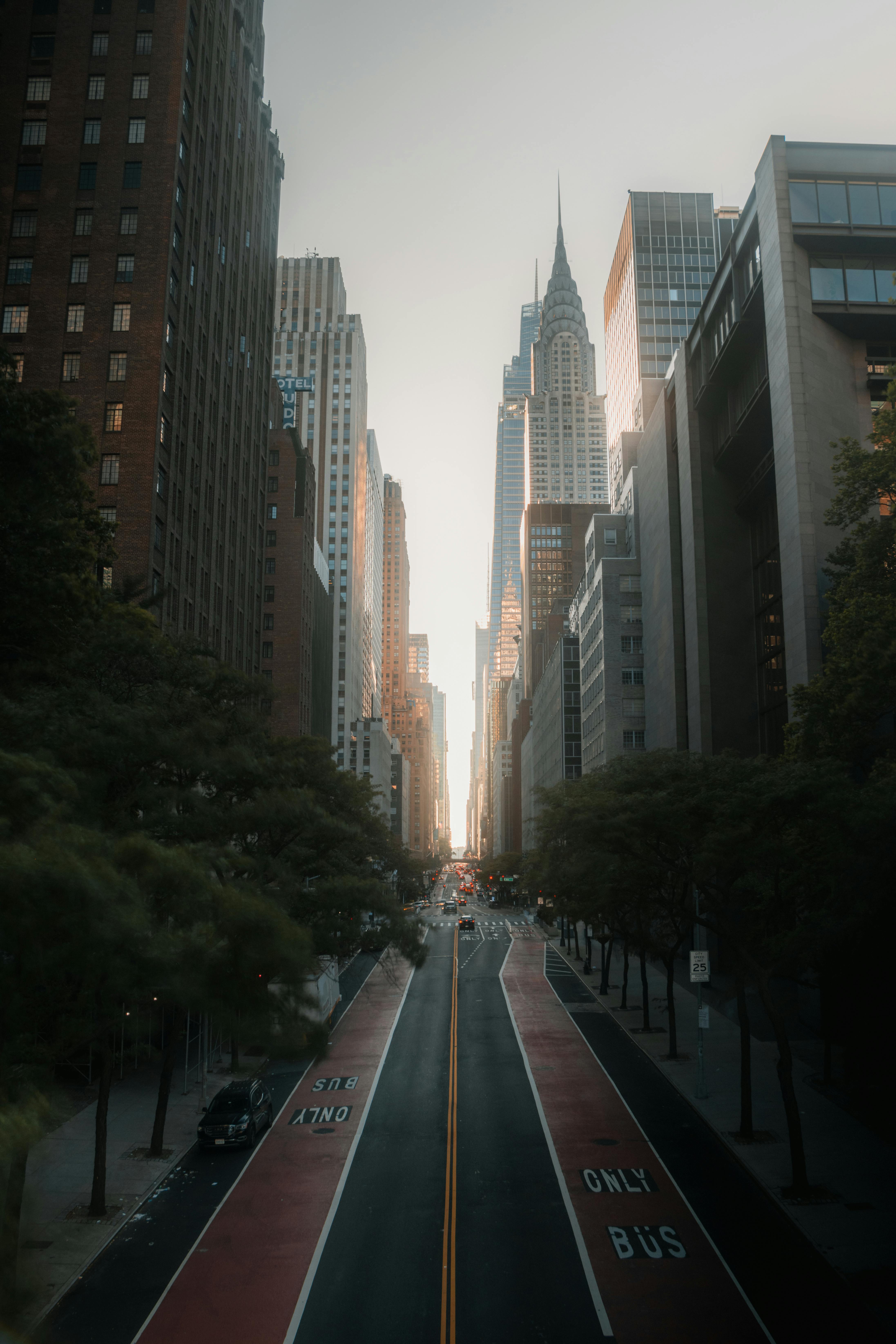 Symmetrical View of a Street in New York City · Free Stock Photo