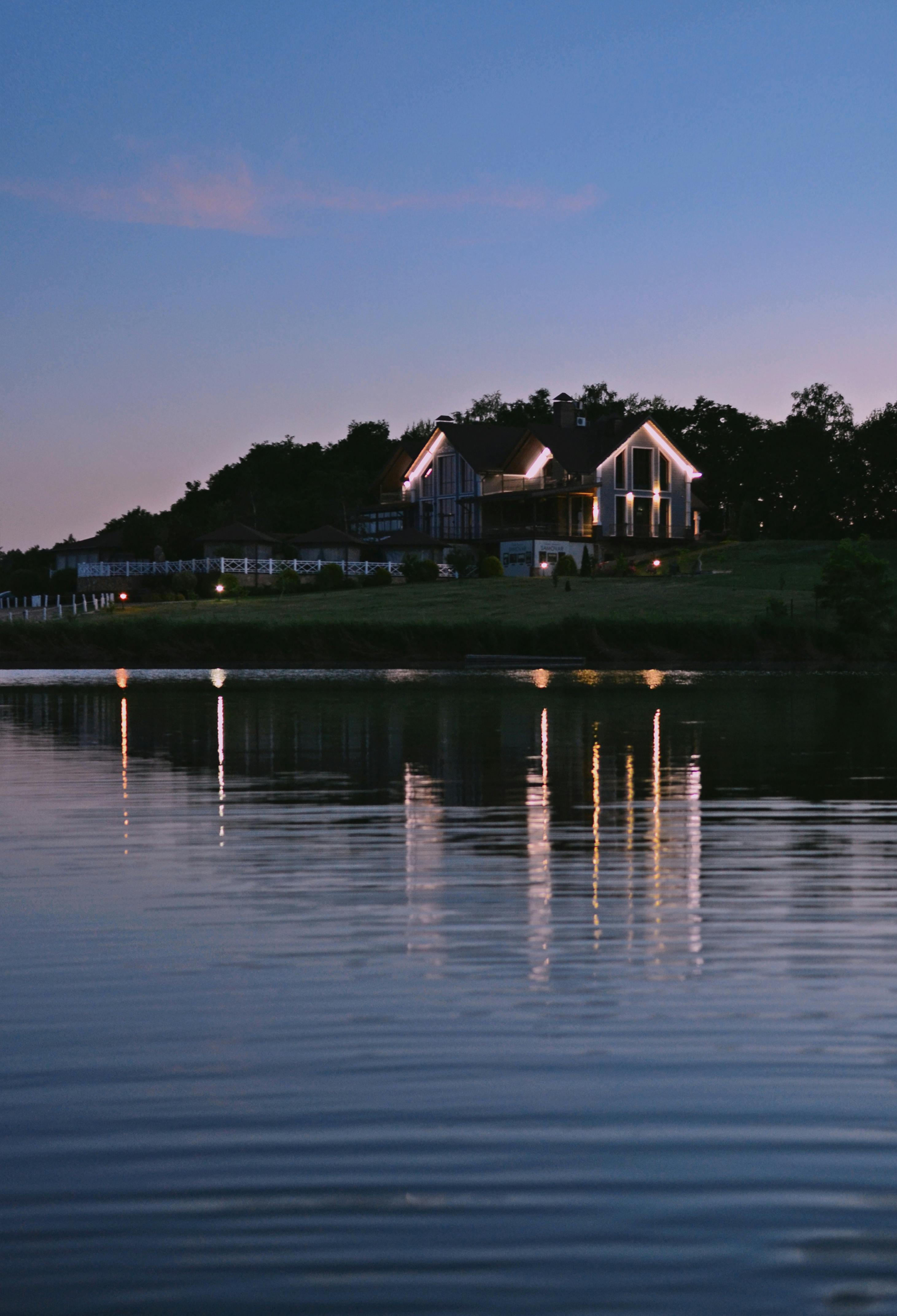 A Storage Shack on the Shore · Free Stock Photo