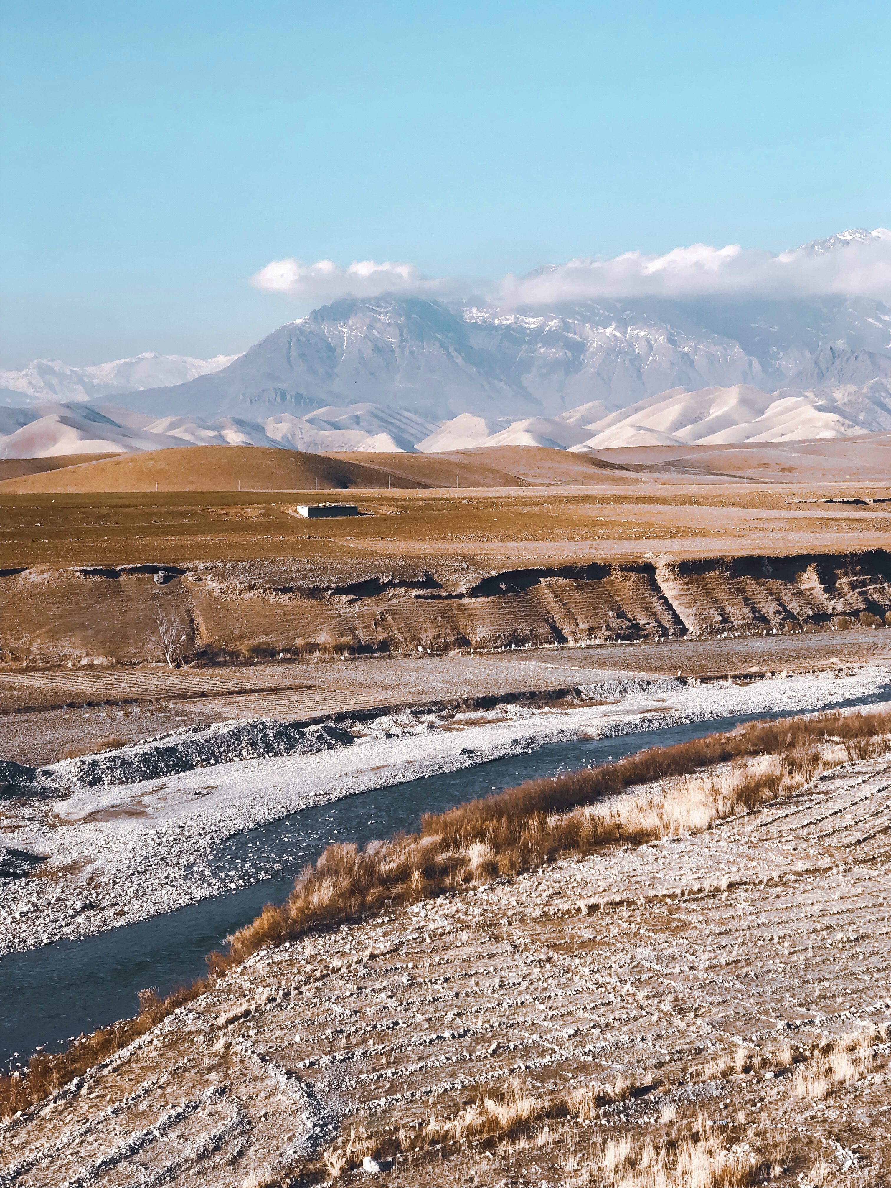 Town by the Lake in a Mountain Valley · Free Stock Photo