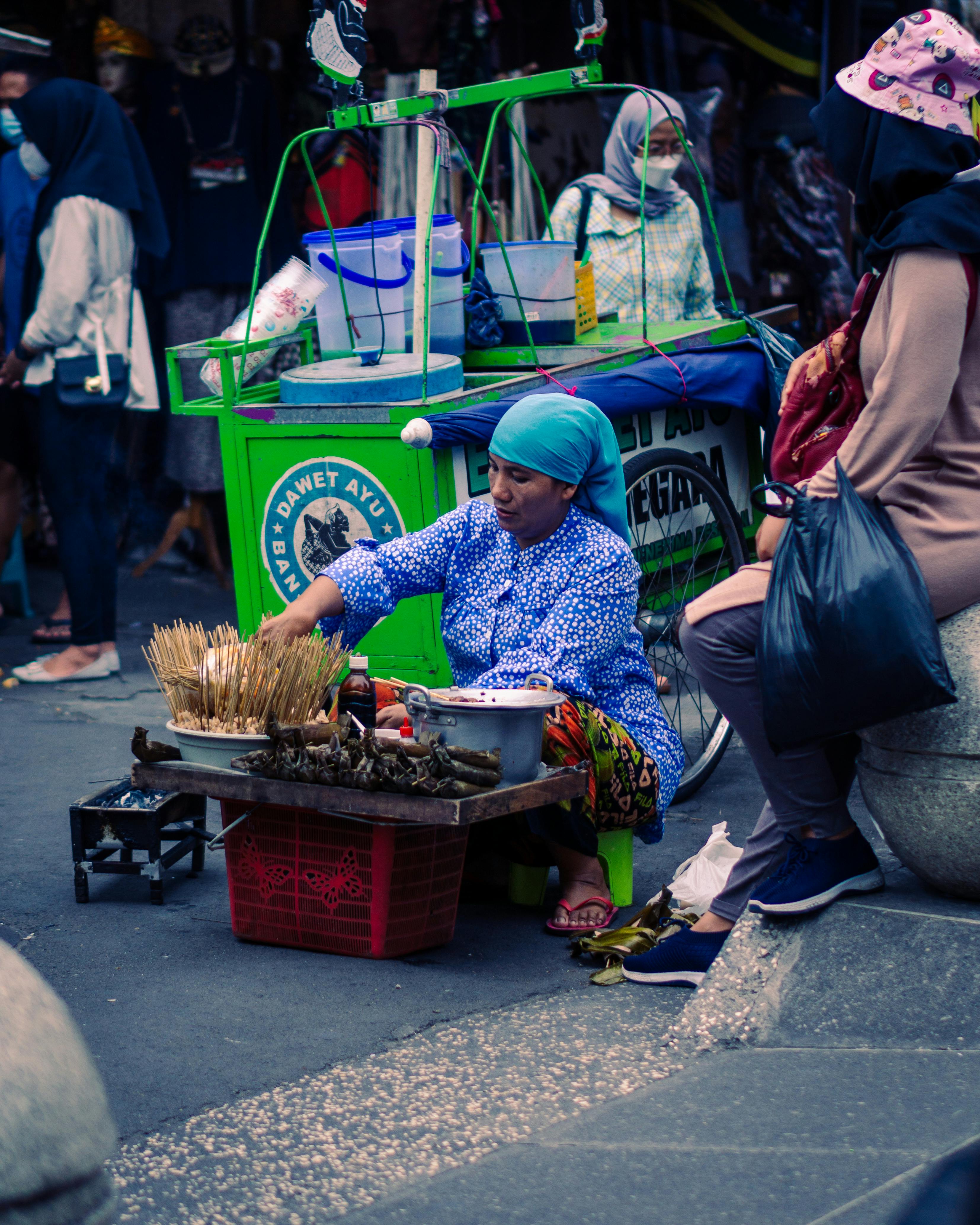 Street Vendor selling Traditional Street Food · Free Stock Photo