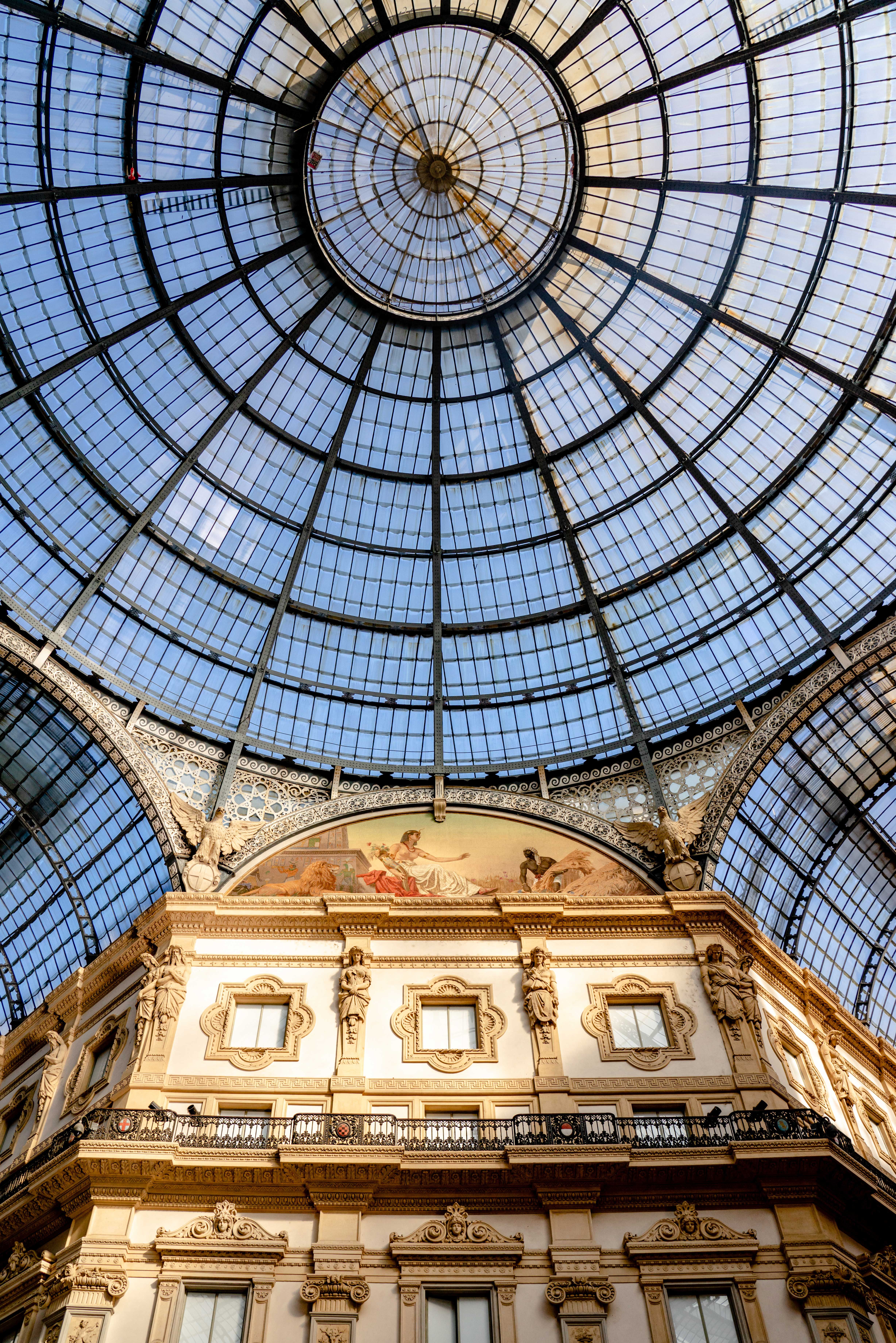 Low-Angle View of a Dome · Free Stock Photo