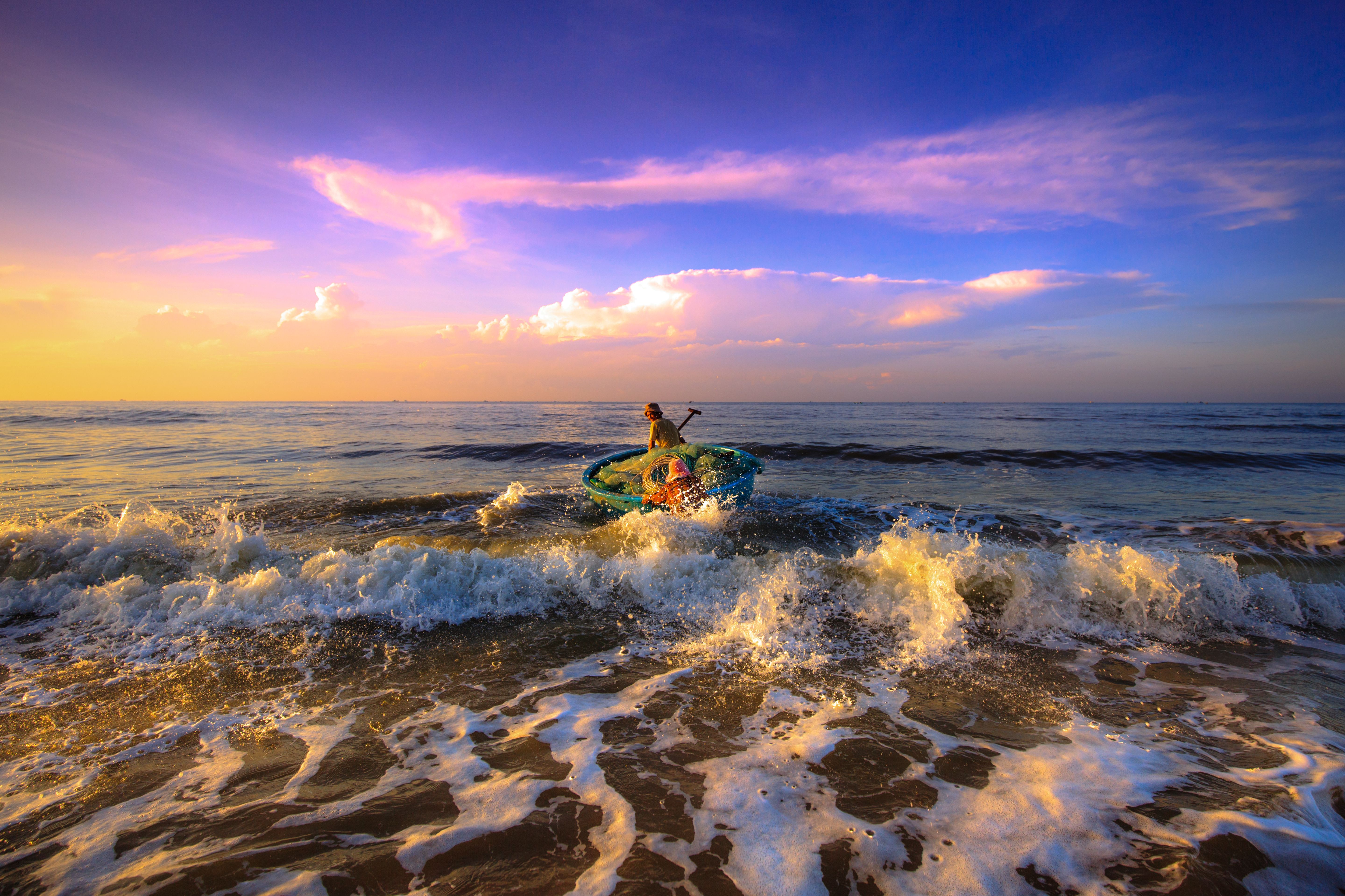 Boat Going to Sea · Free Stock Photo