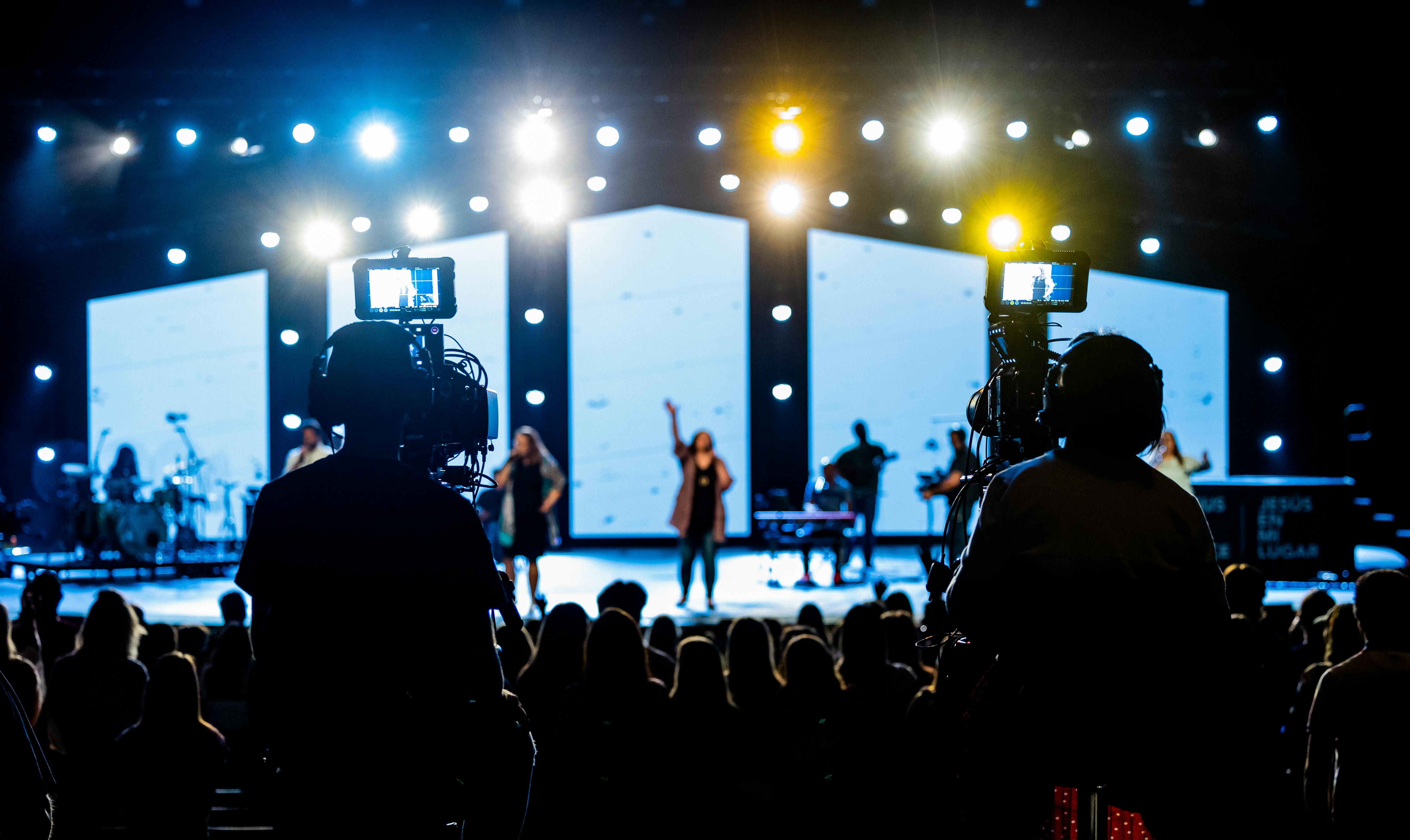 People Performing on the Stage · Free Stock Photo