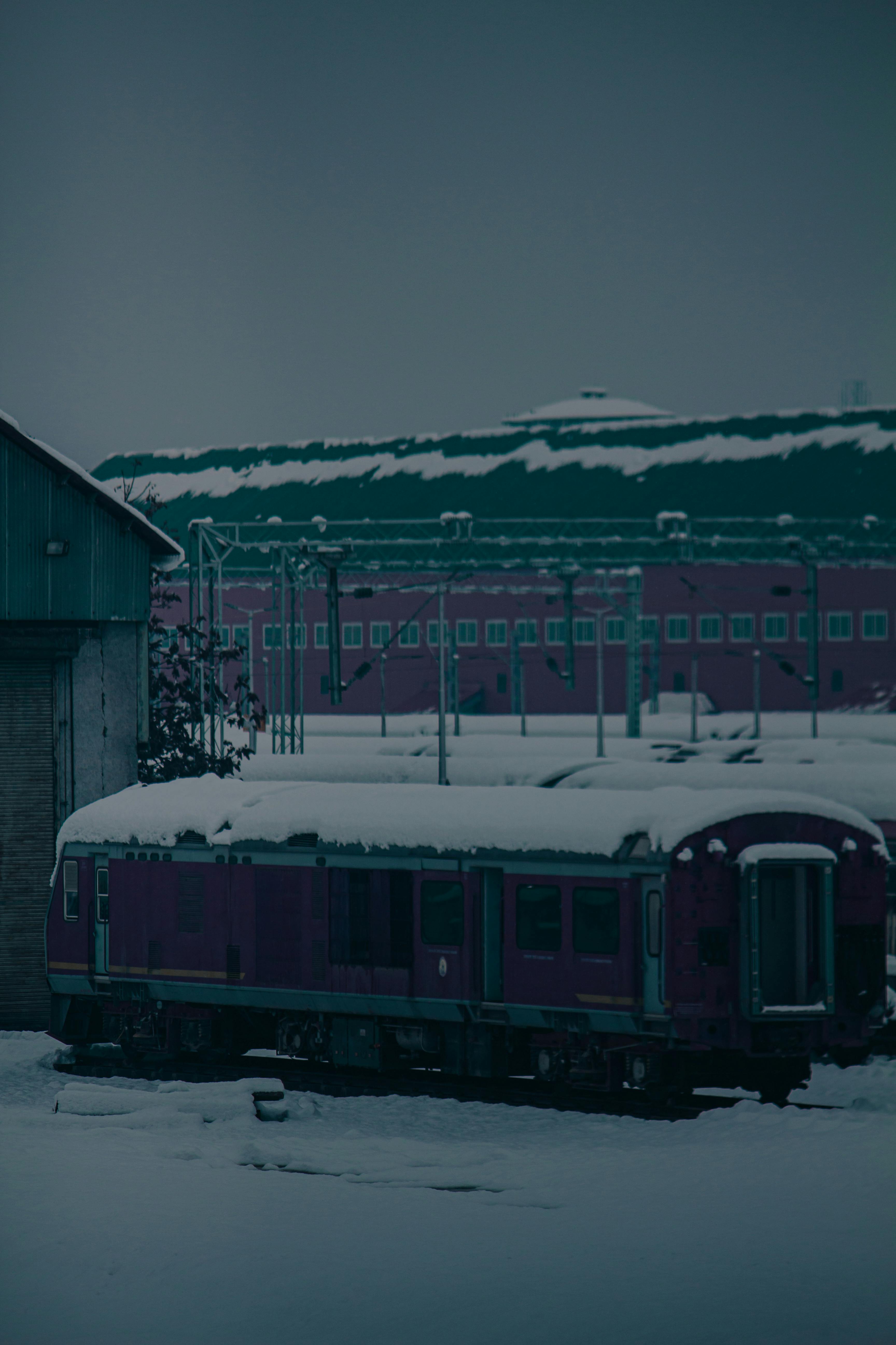 Thick Snow on the Train Roof · Free Stock Photo