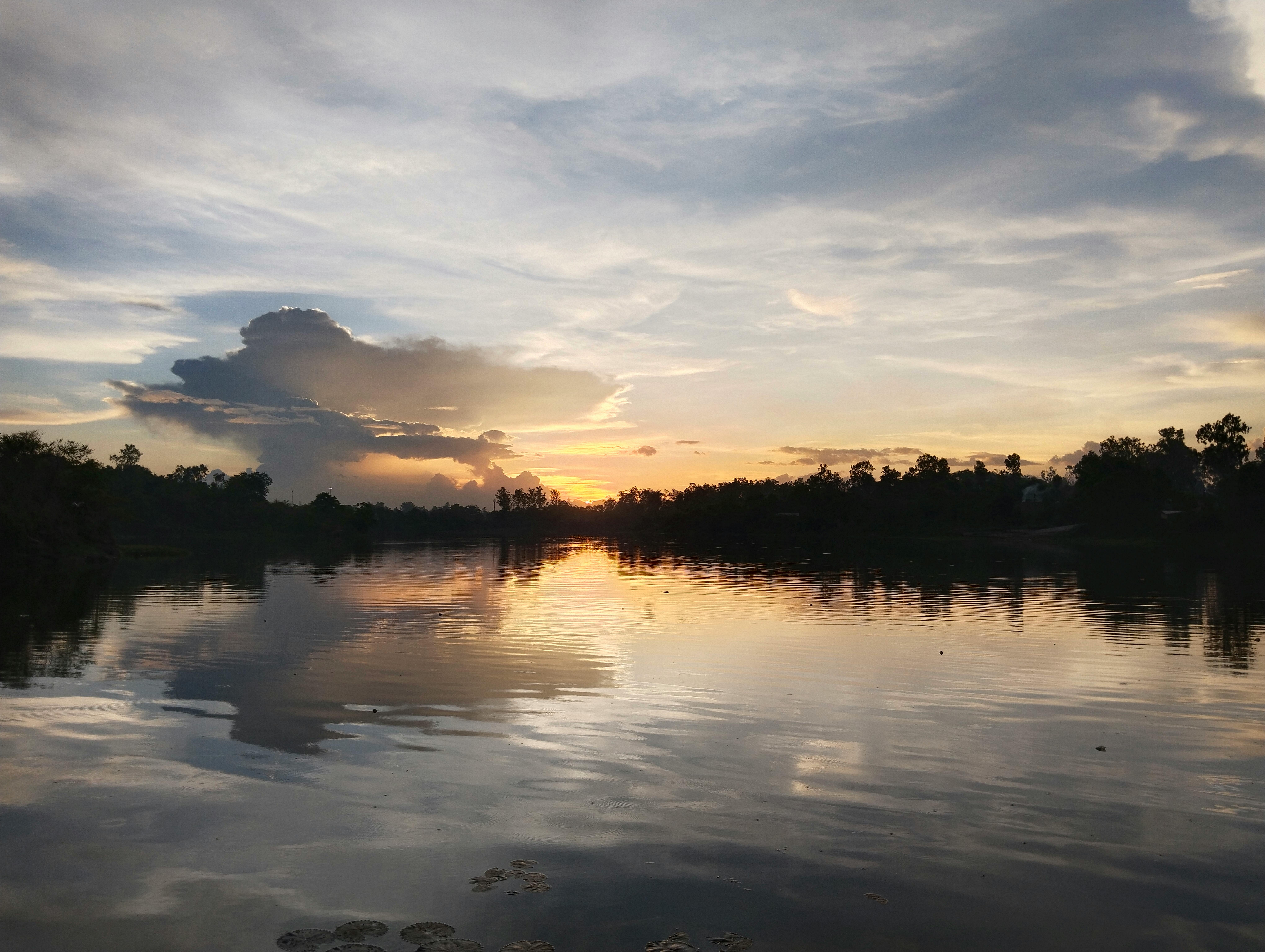 Beautiful Sunset by the Lake · Free Stock Photo