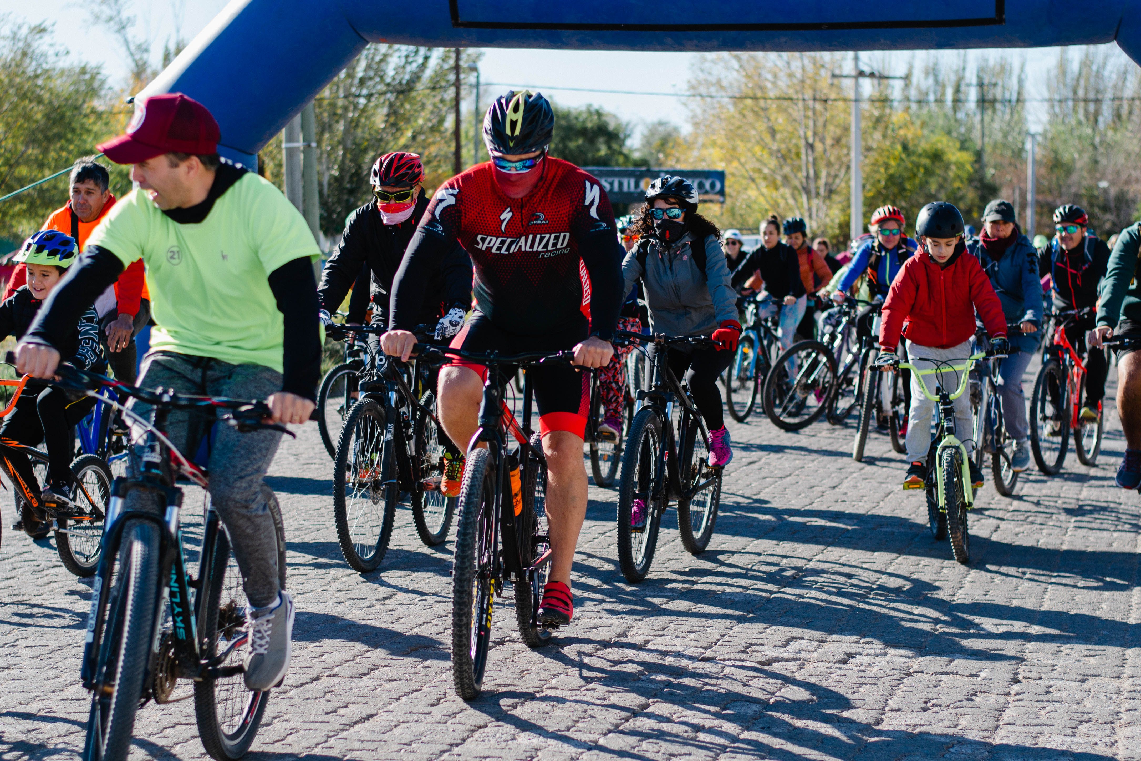 People Taking Part in a Bicycle Race · Free Stock Photo