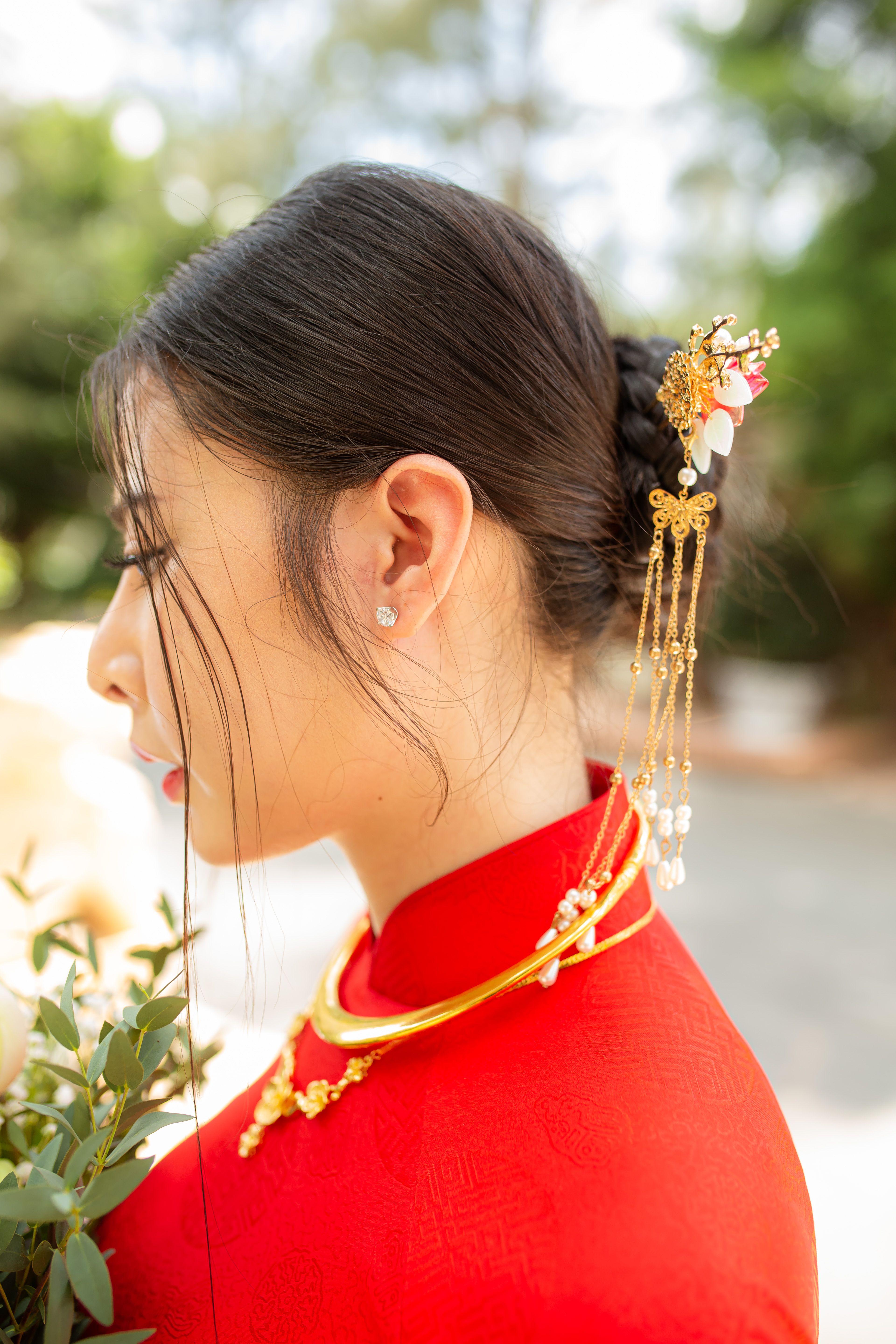 Side View of a Woman Wearing a Gold Necklace · Free Stock Photo