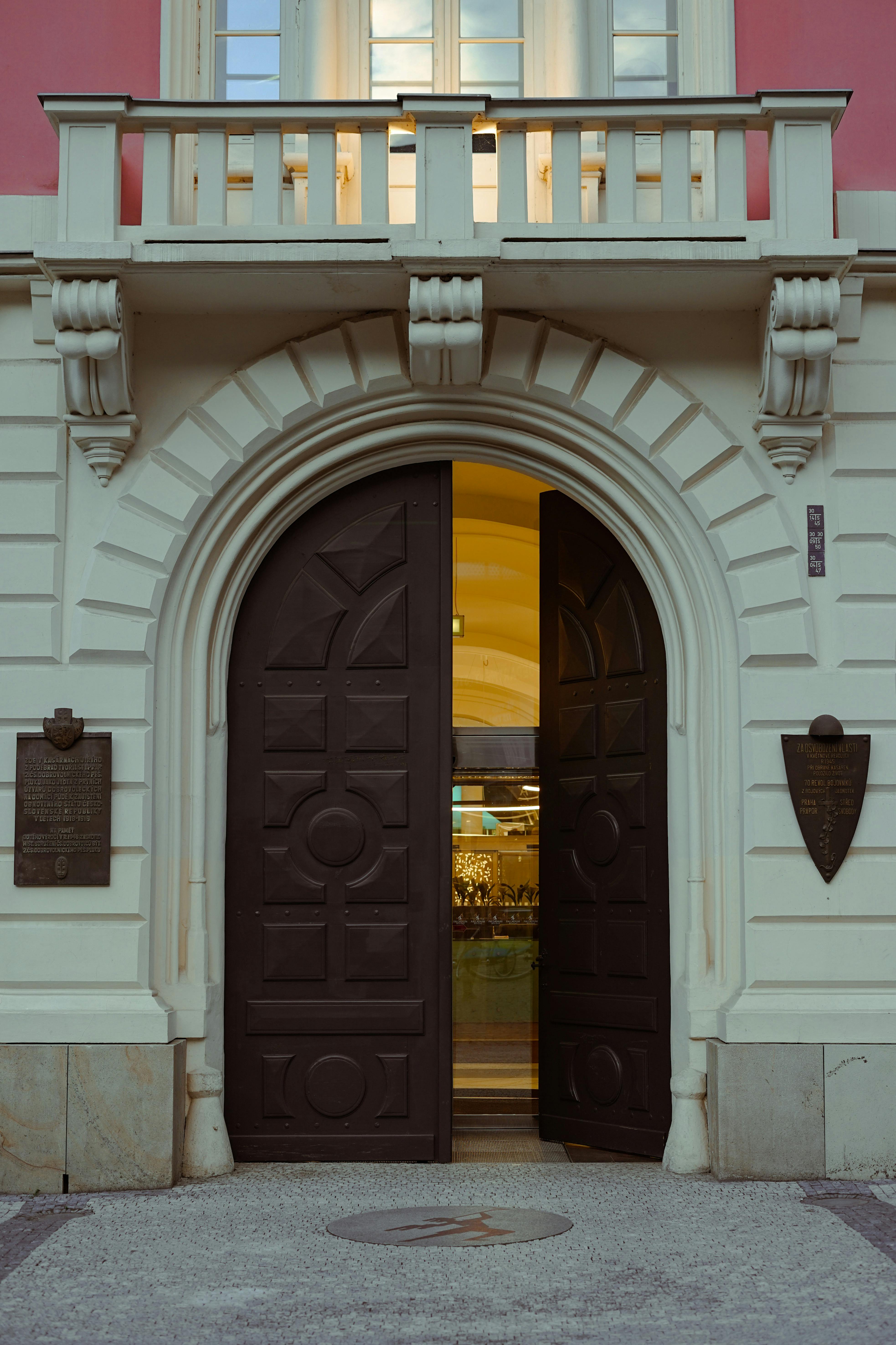 Formal Building Entrance Photos, Download The BEST Free Formal Building ...