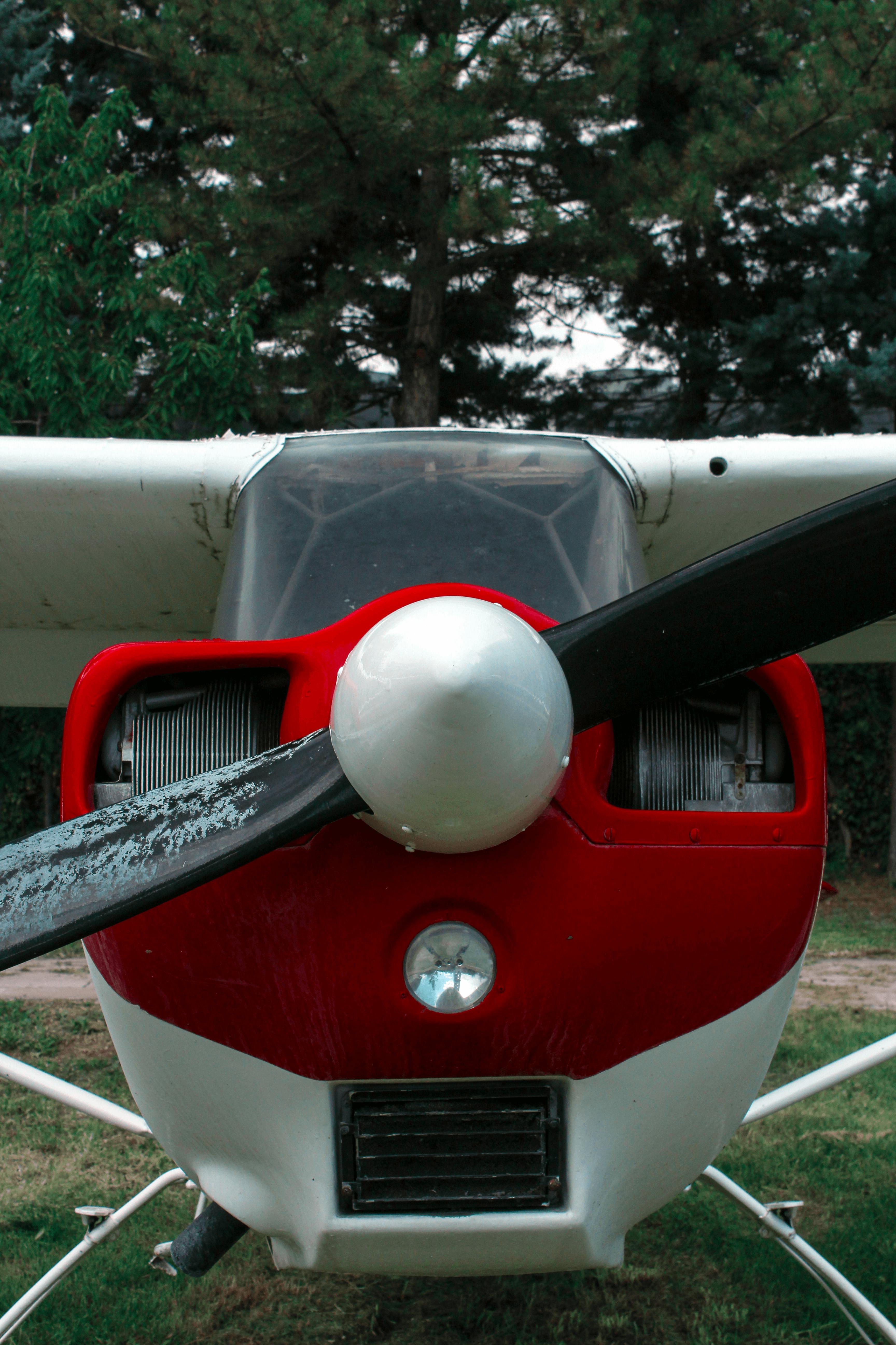 Close-up of Old Plane Nose with Propeller · Free Stock Photo