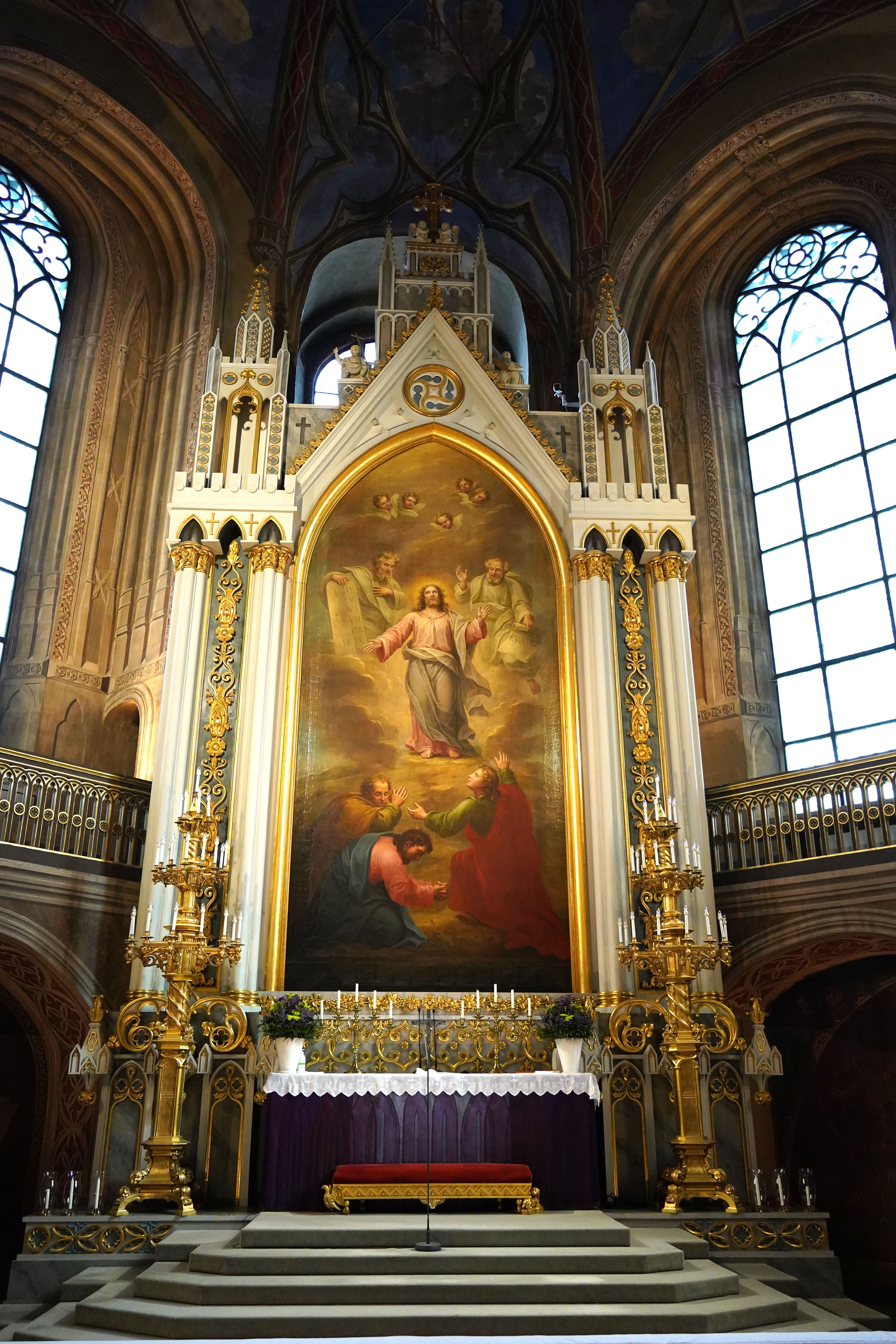 The Altar in a Church · Free Stock Photo