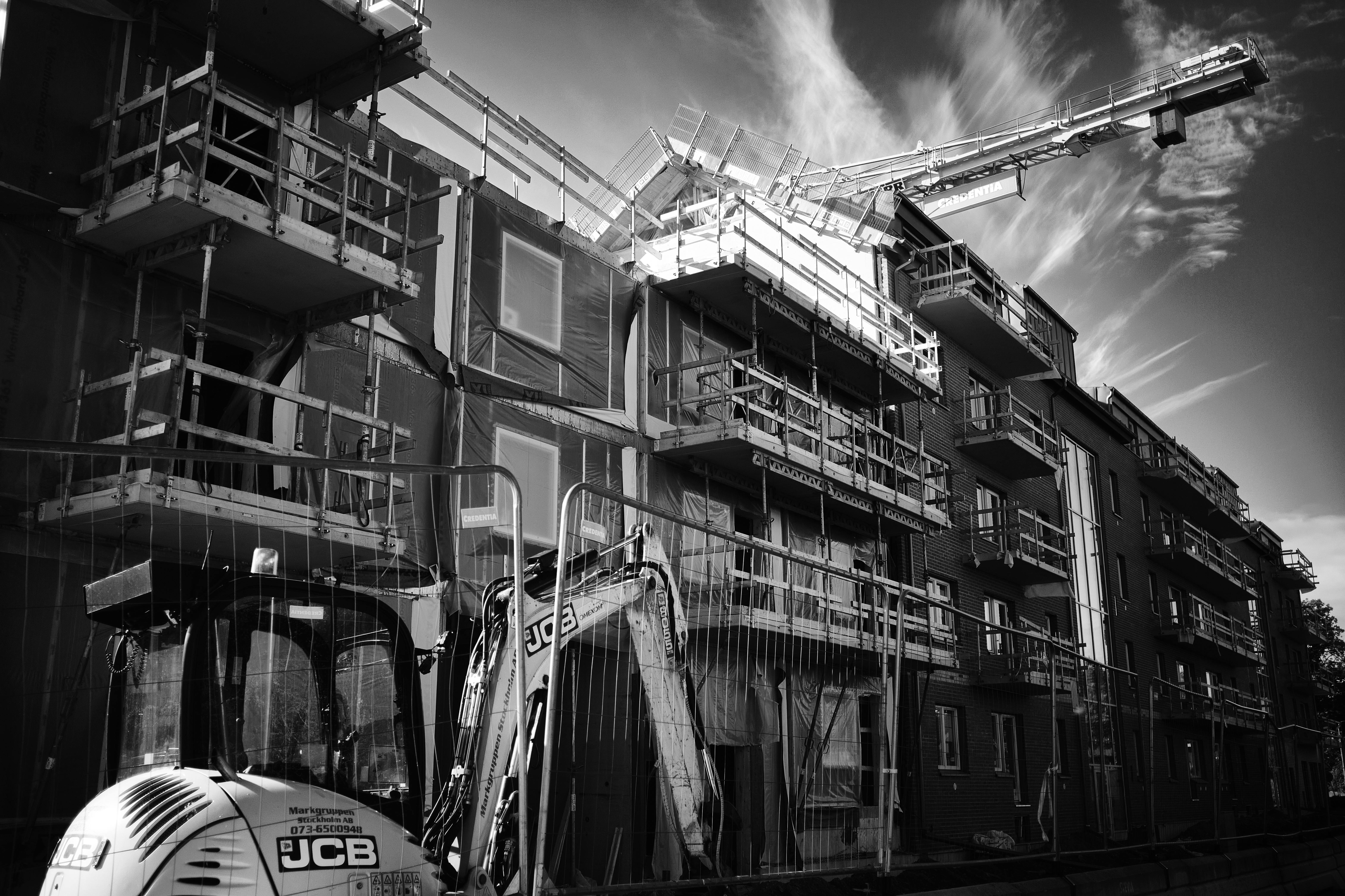 Grayscale Photo of a Building · Free Stock Photo