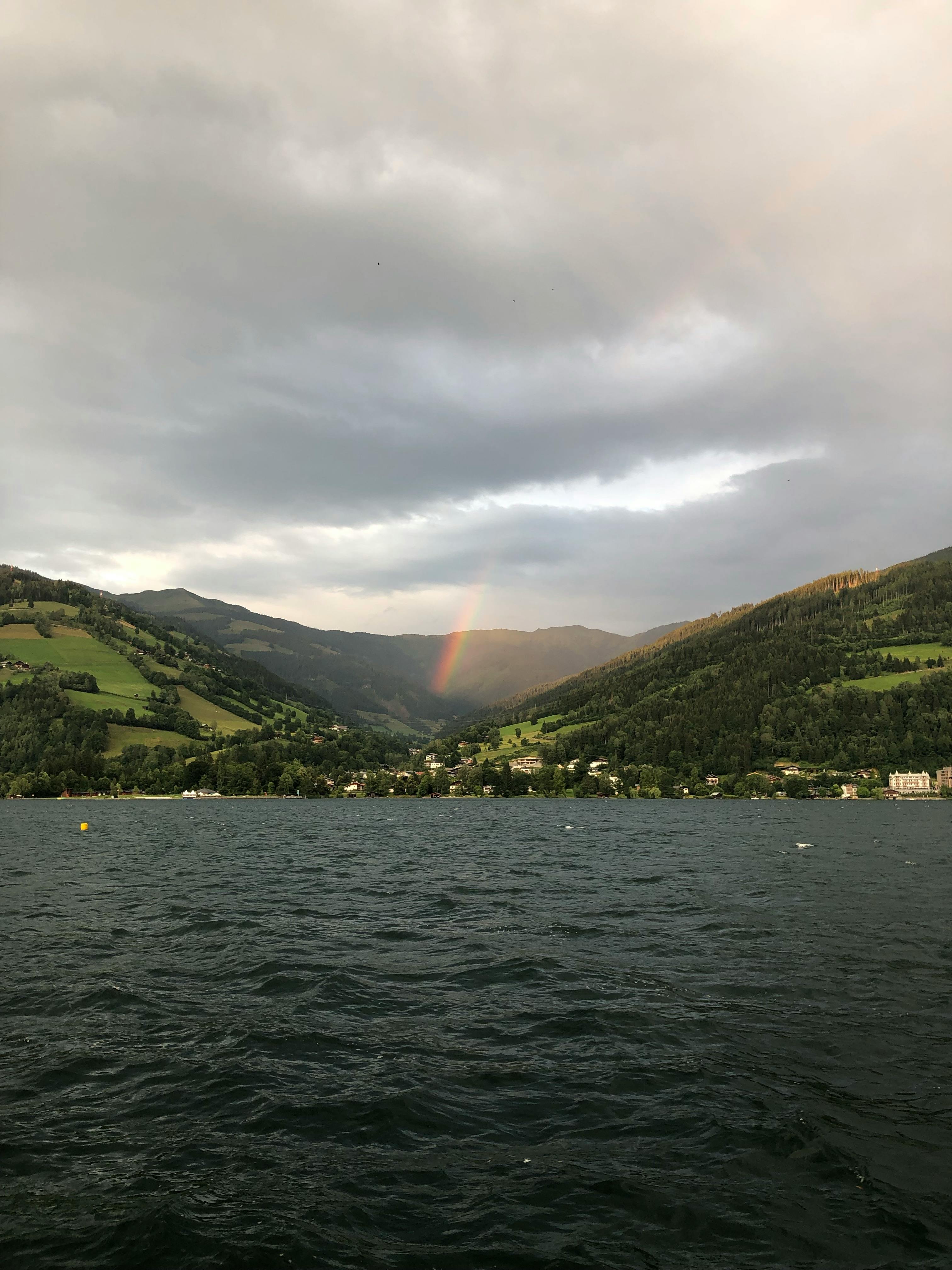 Green Mountain near Ocean · Free Stock Photo