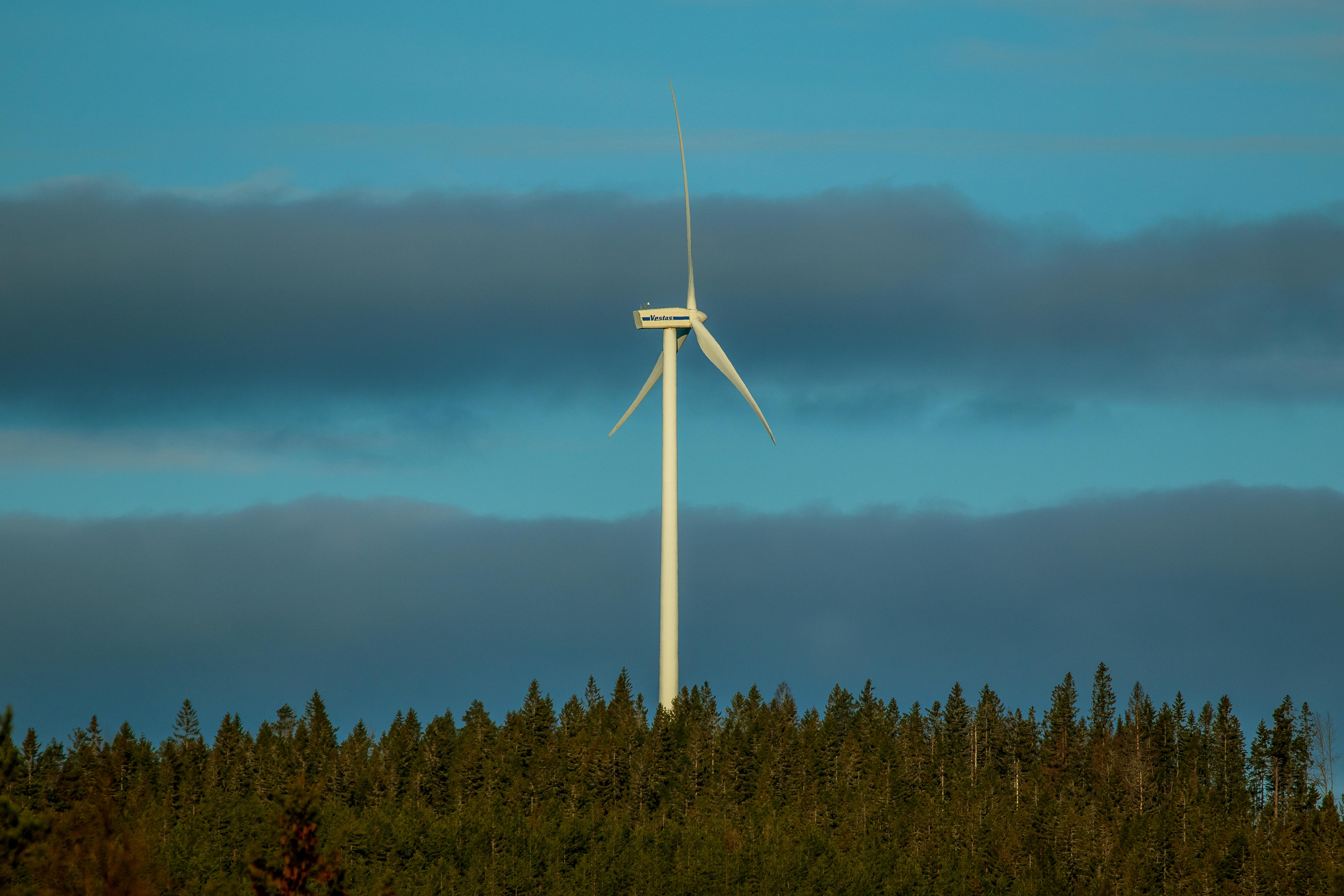 Gray Windmaster 2 Device Reading at 12.4 · Free Stock Photo