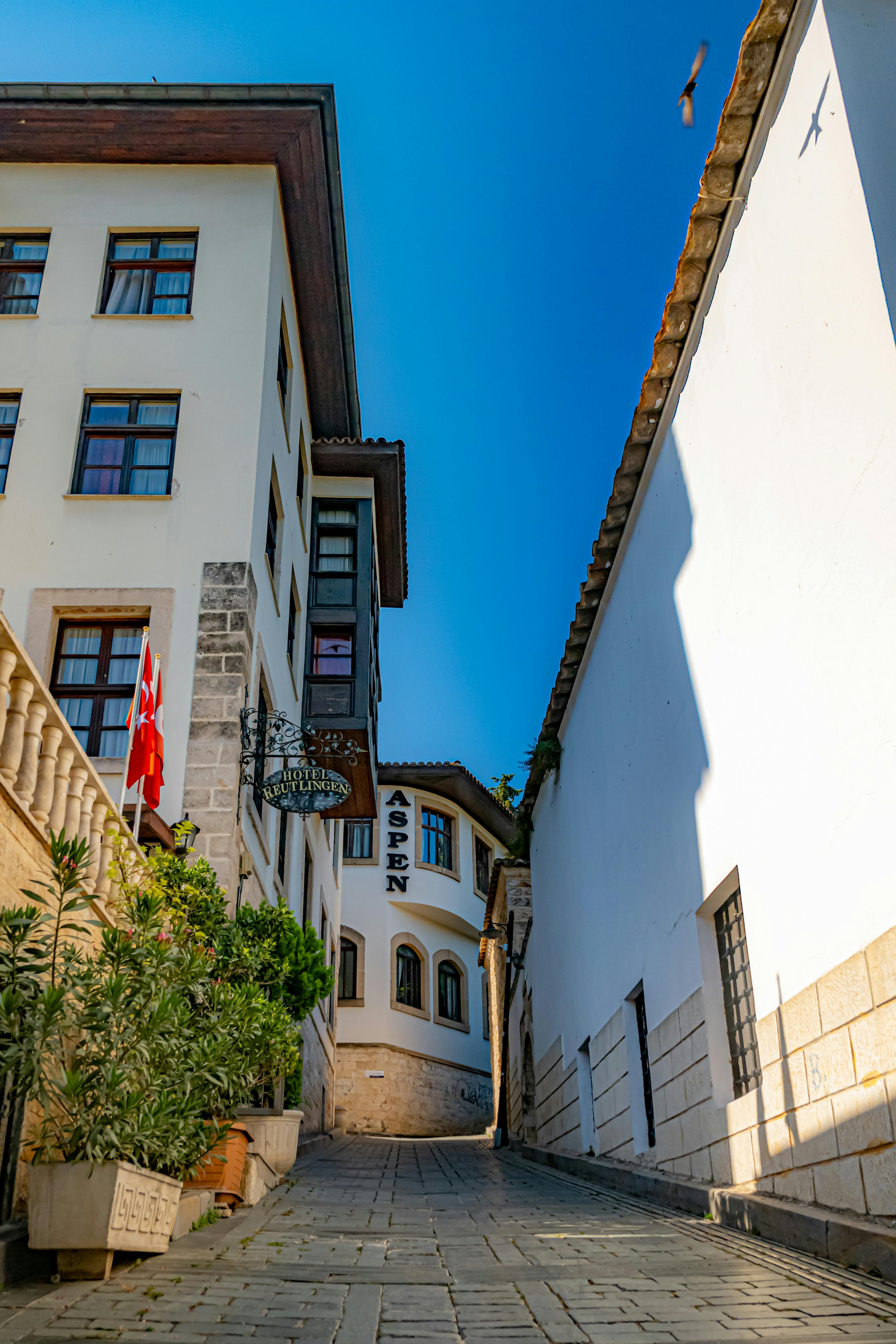 Narrow Alley Between Buildings · Free Stock Photo