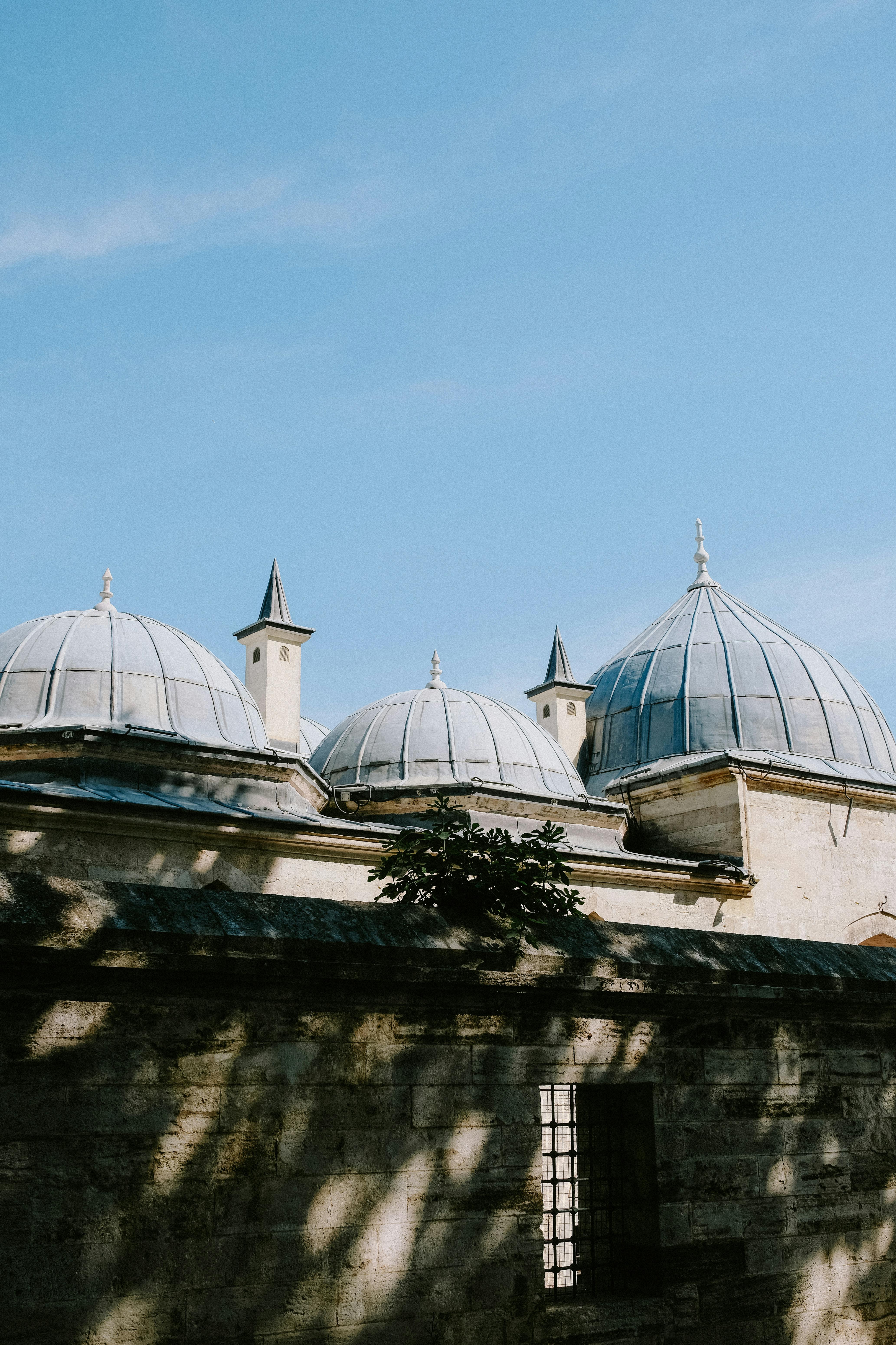 Building with Dome Roof · Free Stock Photo