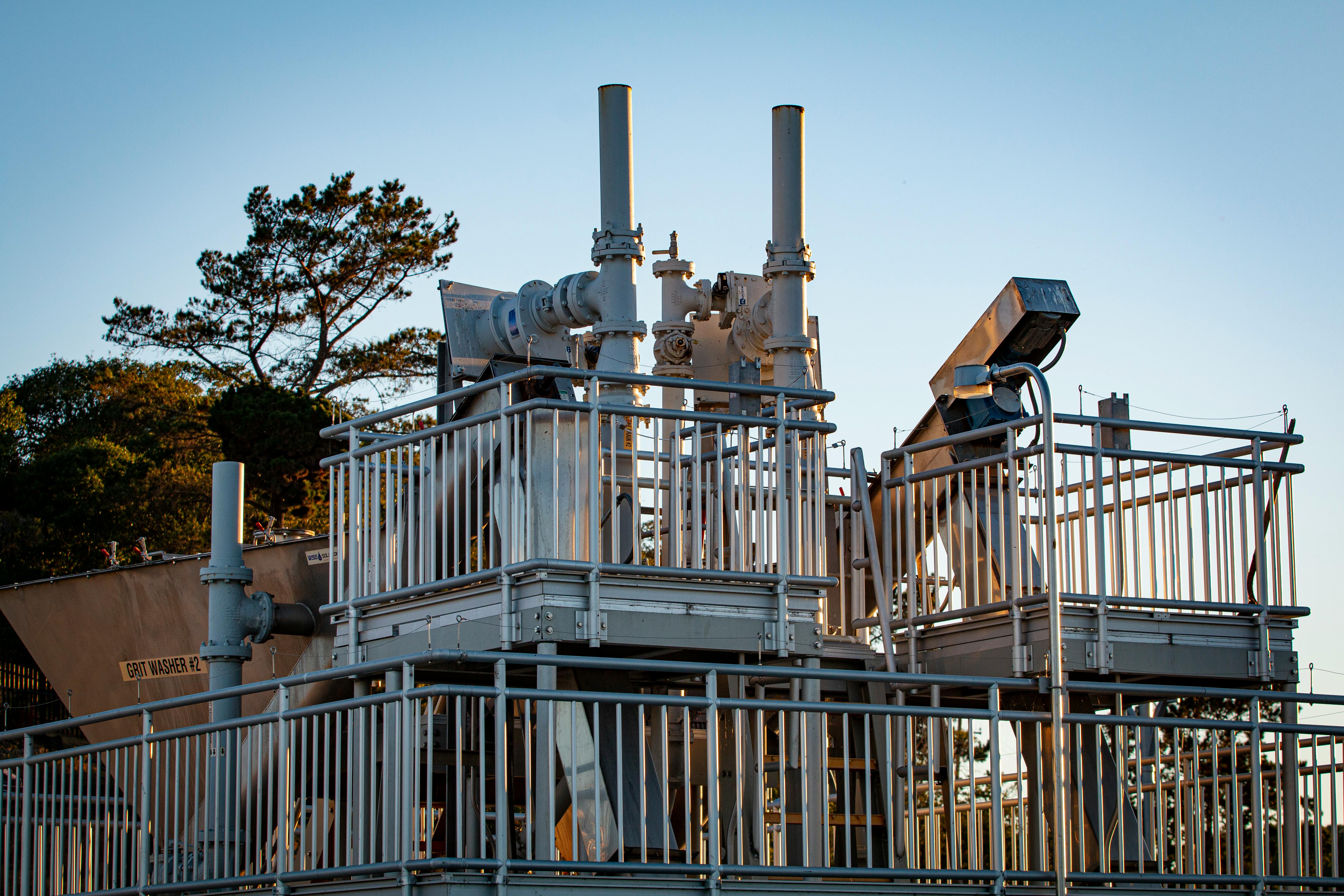 Gray and Blue Machine · Free Stock Photo