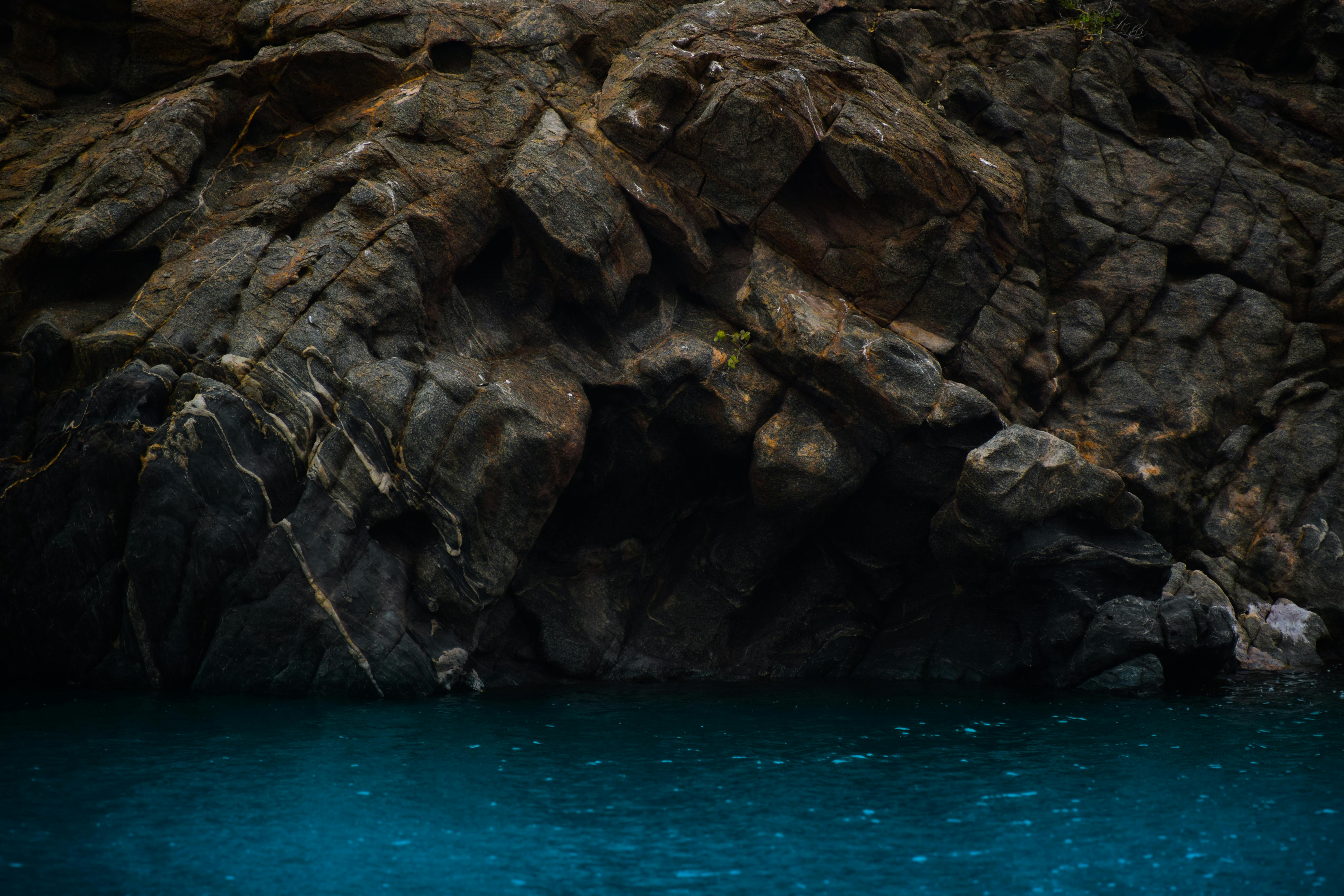 Water and Rock · Free Stock Photo