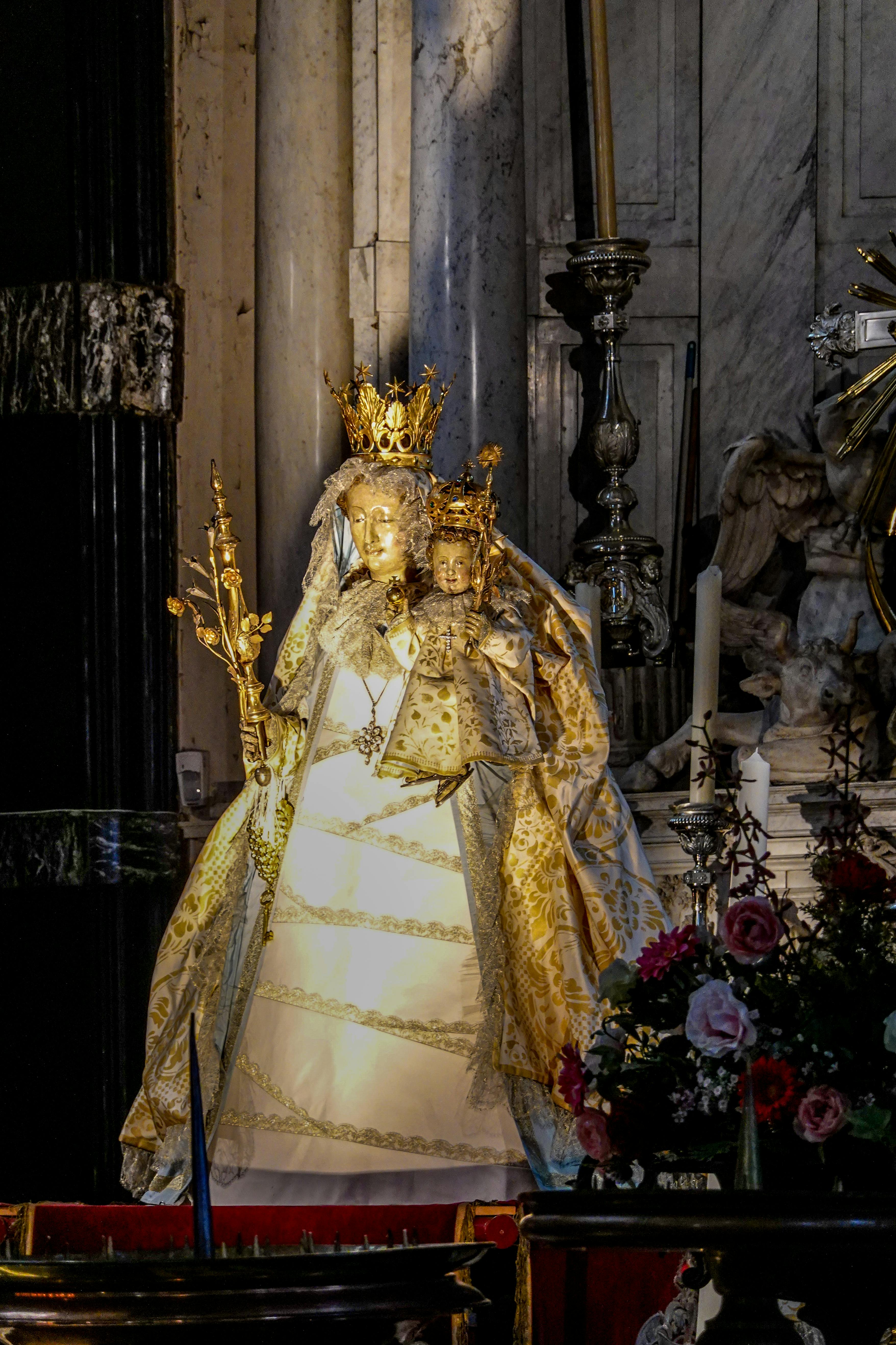 Close-Up Shot of a Catholic Statue · Free Stock Photo