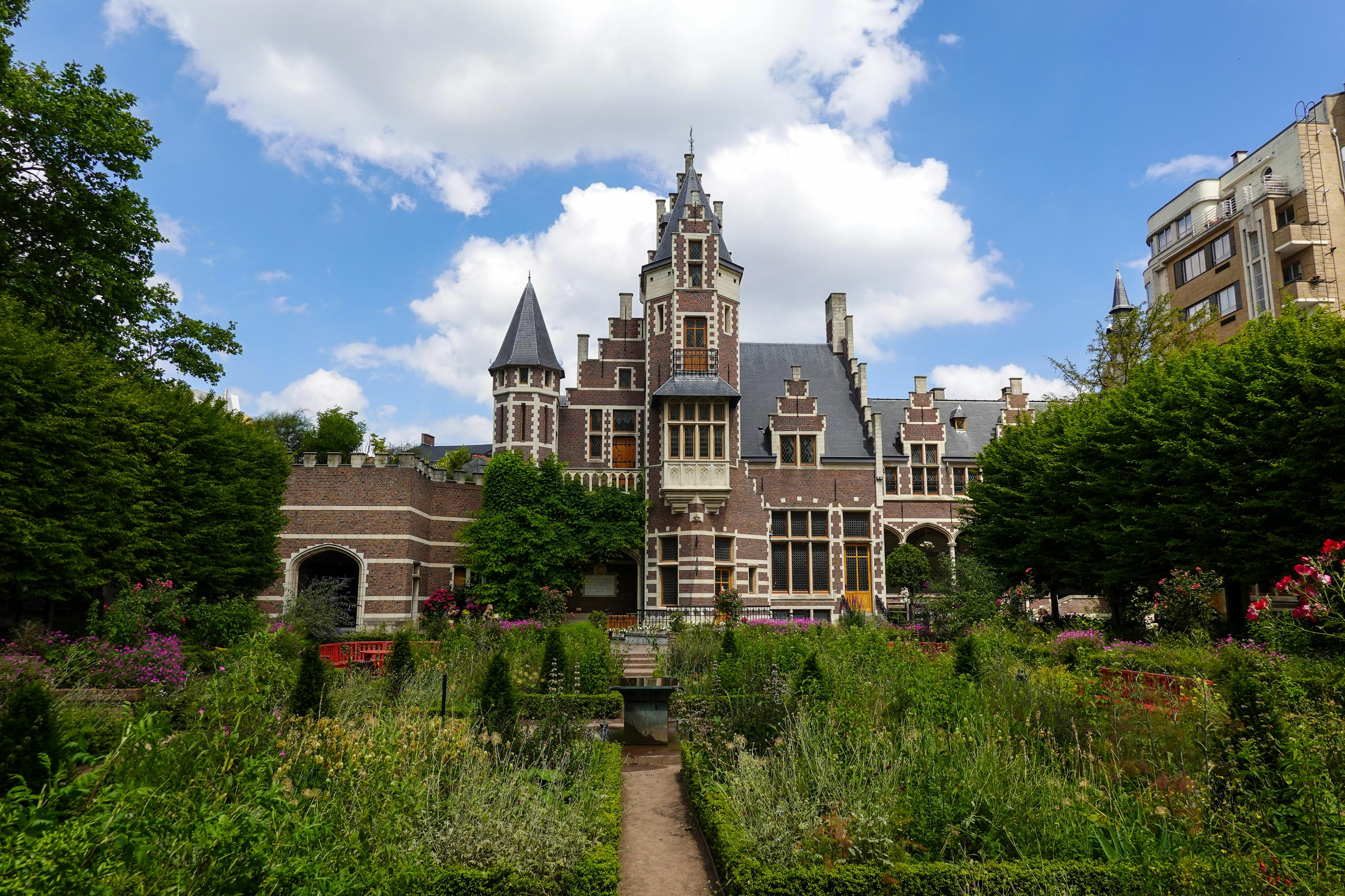 Building on ZOO in Antwerp · Free Stock Photo