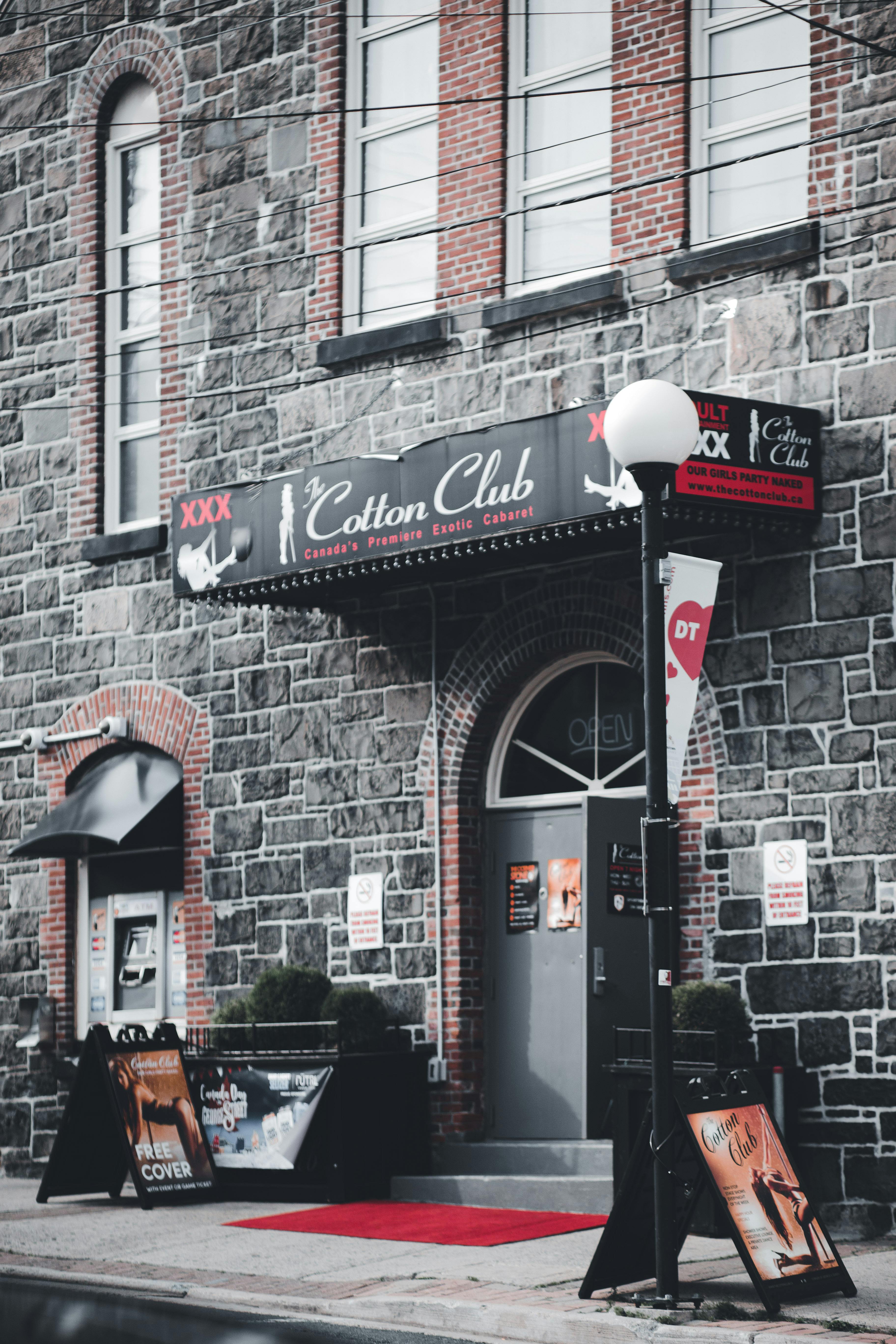 Doorway Entrance to a Club · Free Stock Photo