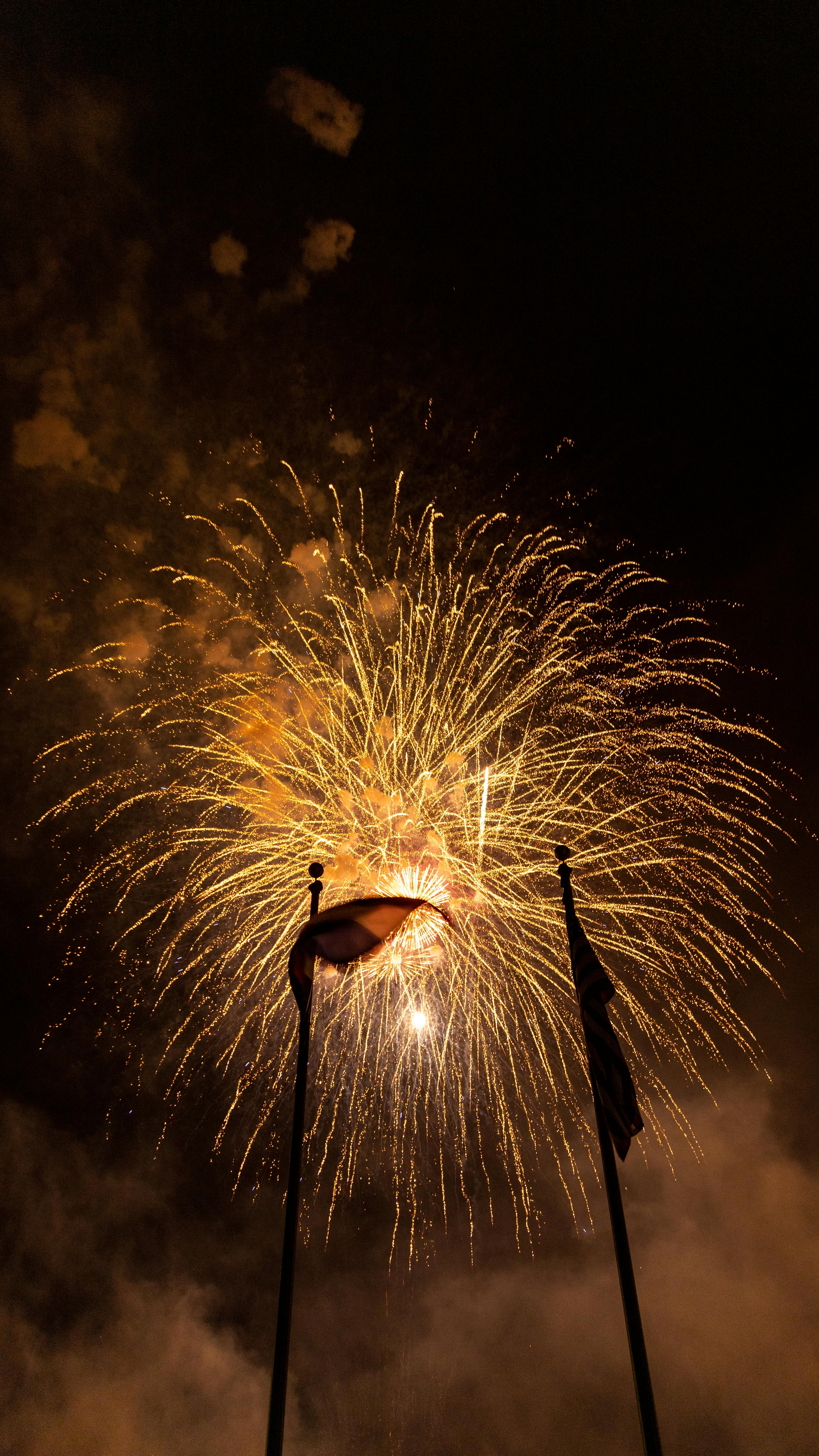 Sparkles at Night · Free Stock Photo