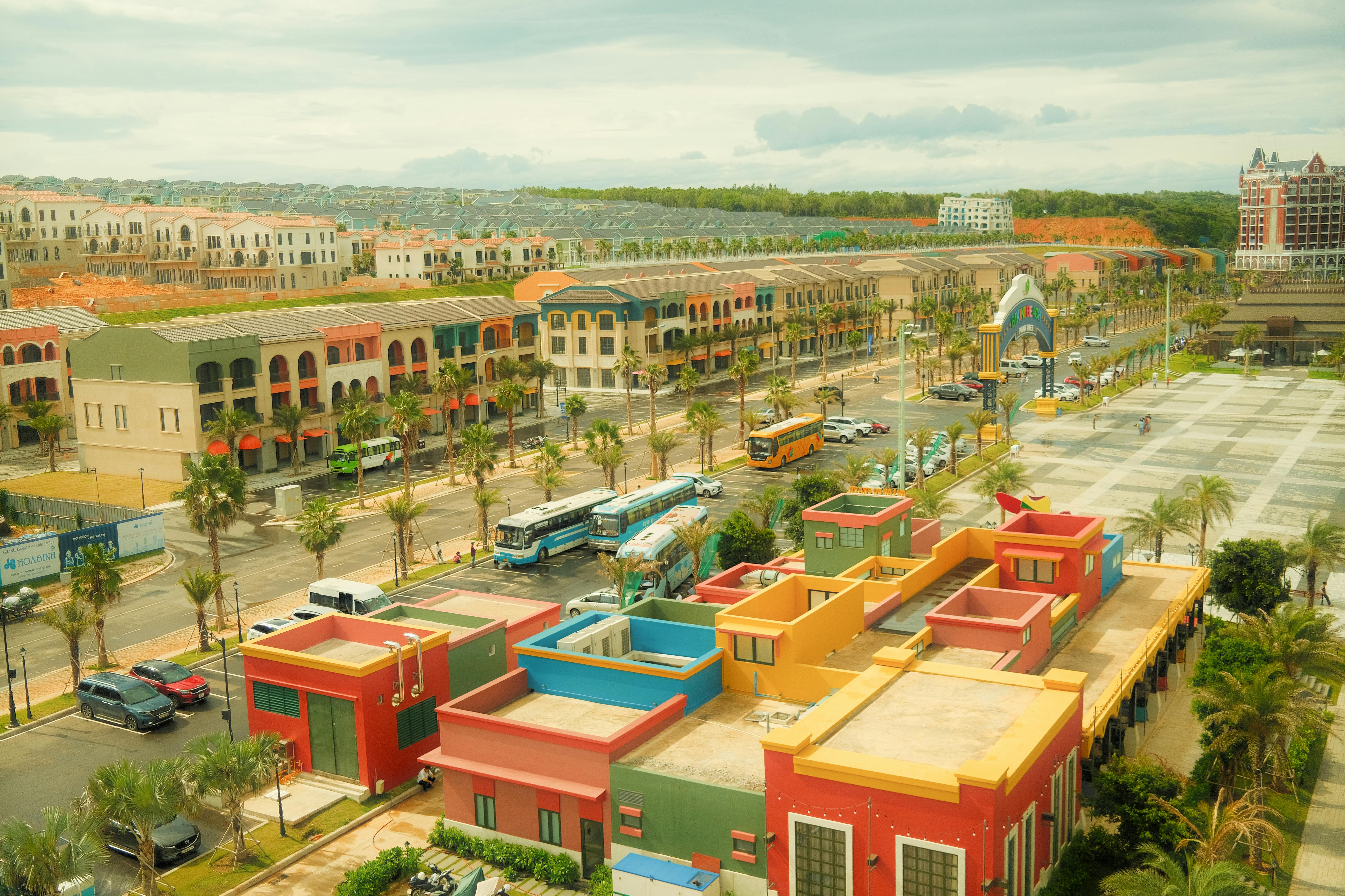 Colorful Urban Landscape with Modern Architecture · Free Stock Photo