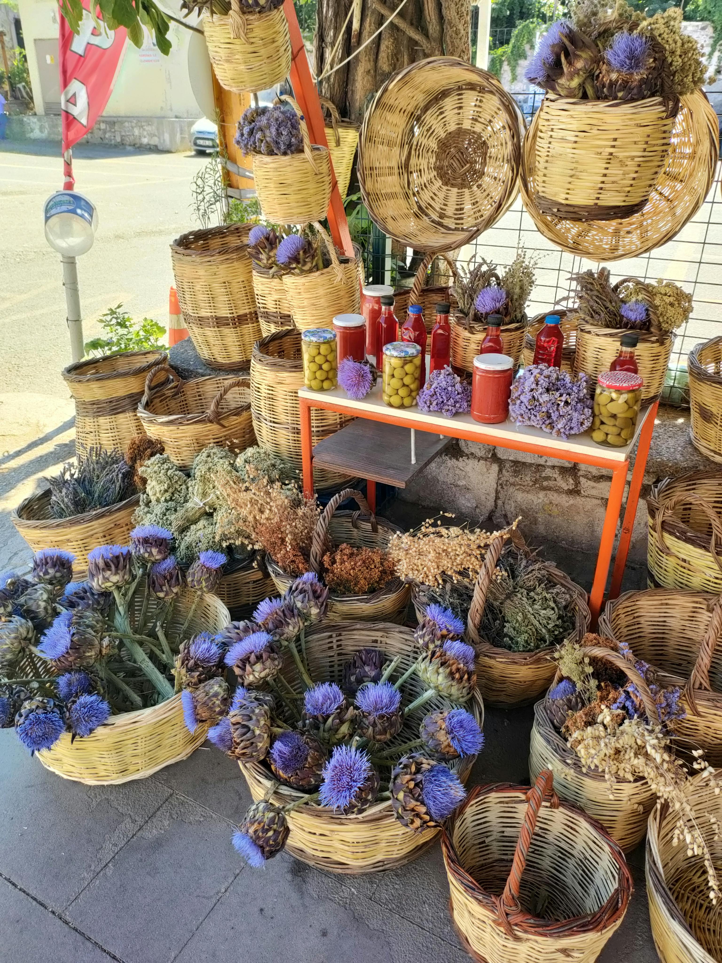 A Bazaar with Antique Items · Free Stock Photo