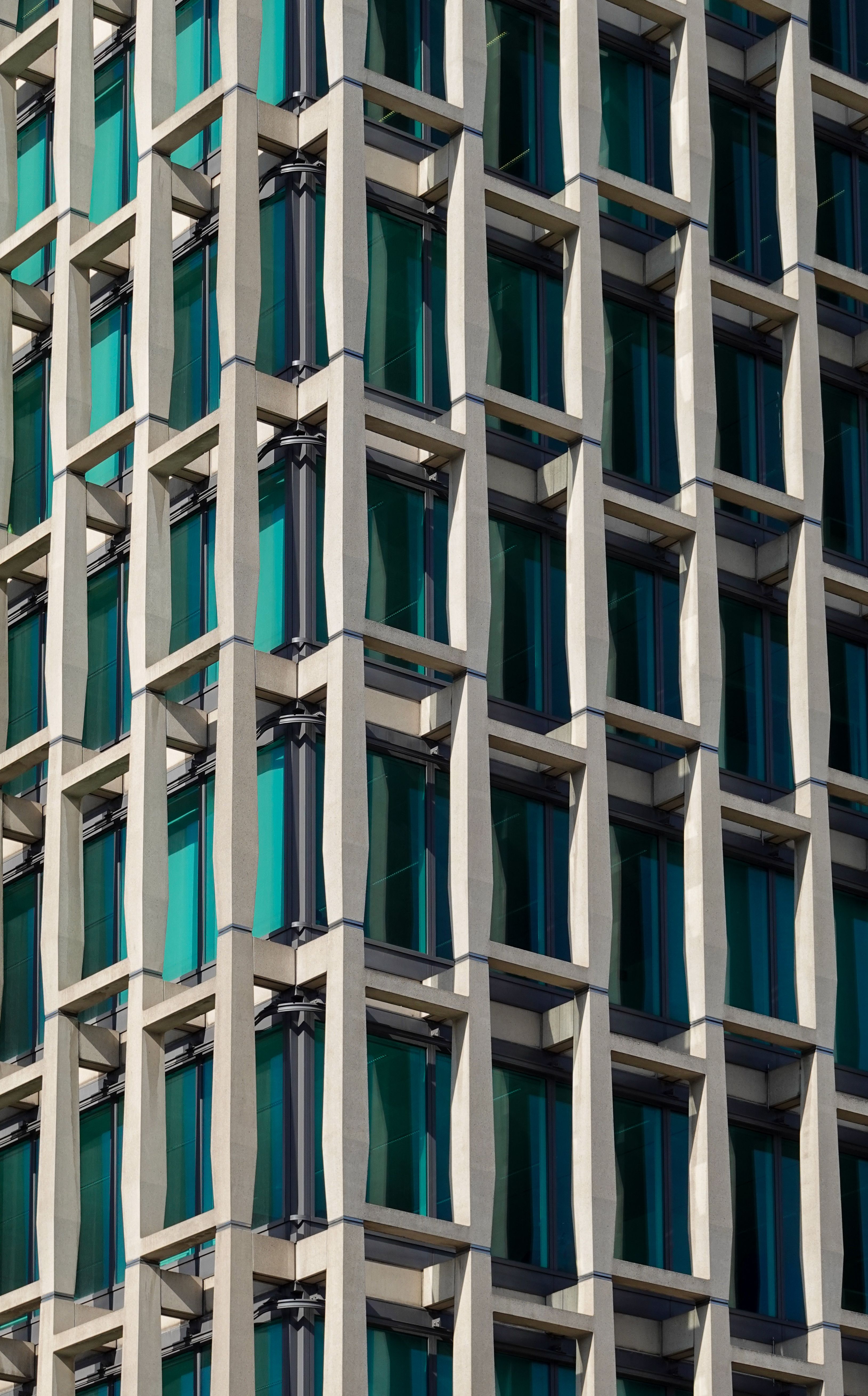 Modern Building with Wavy Walls · Free Stock Photo
