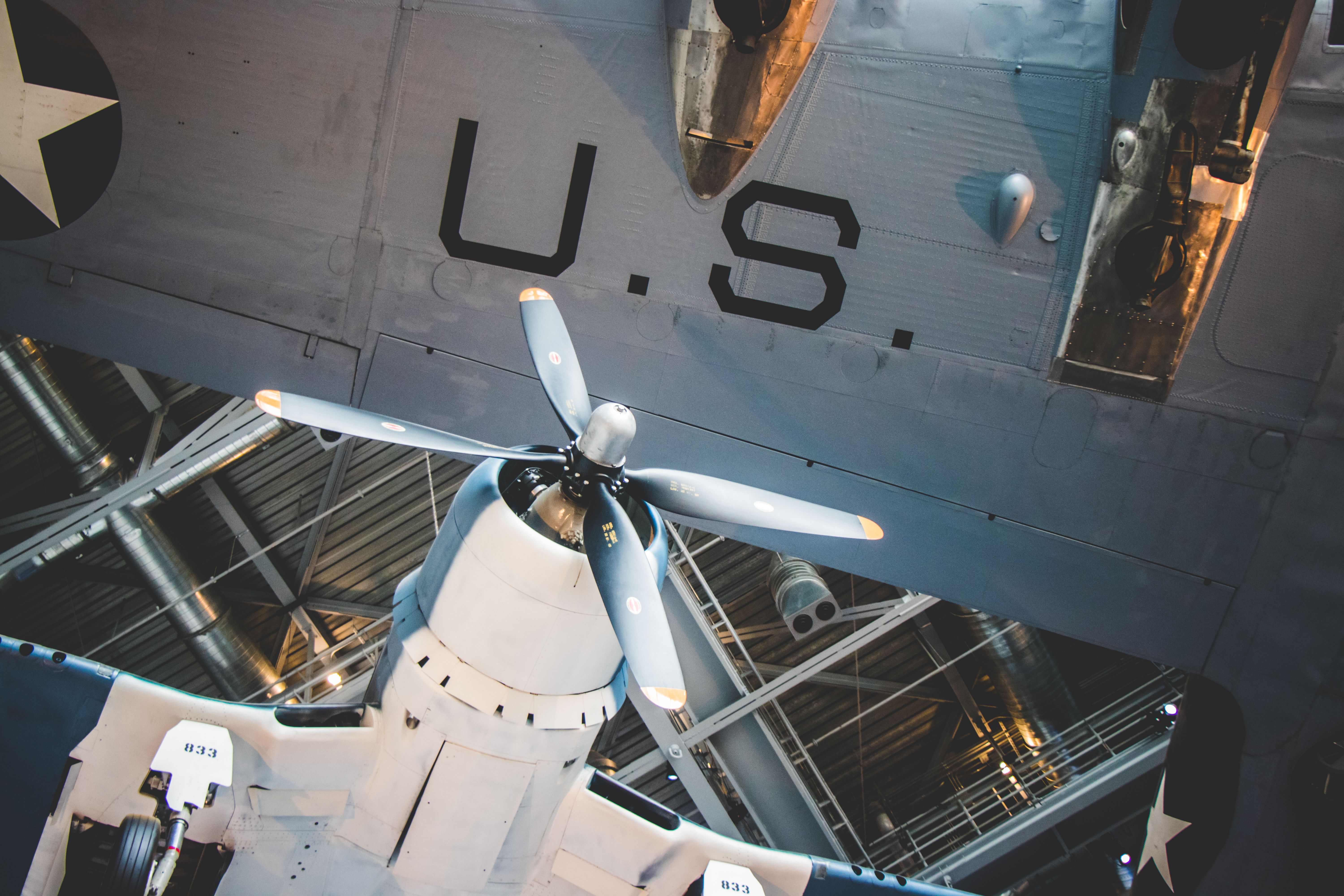 White Airplane on Garage · Free Stock Photo