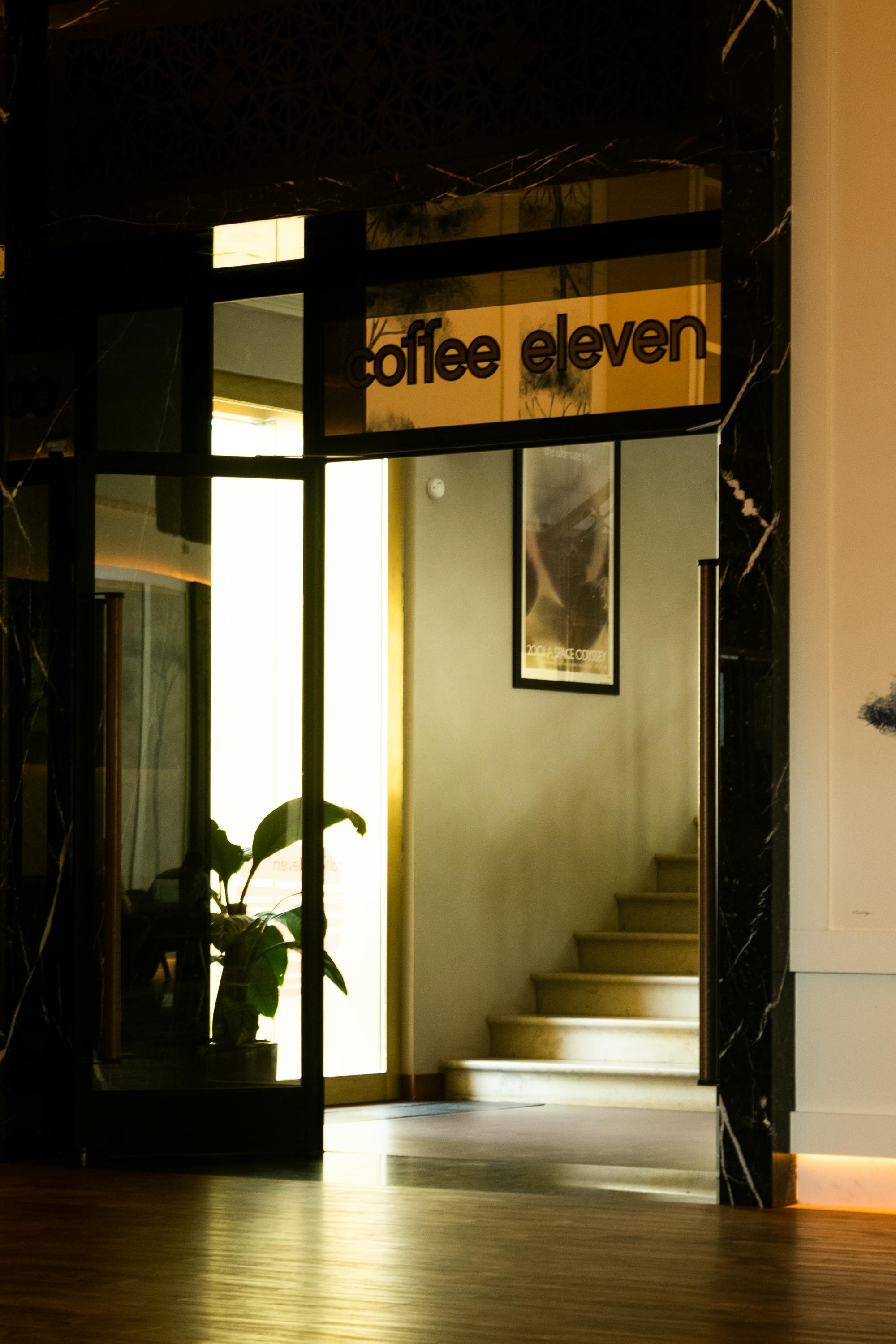 Entrance to Cafe · Free Stock Photo