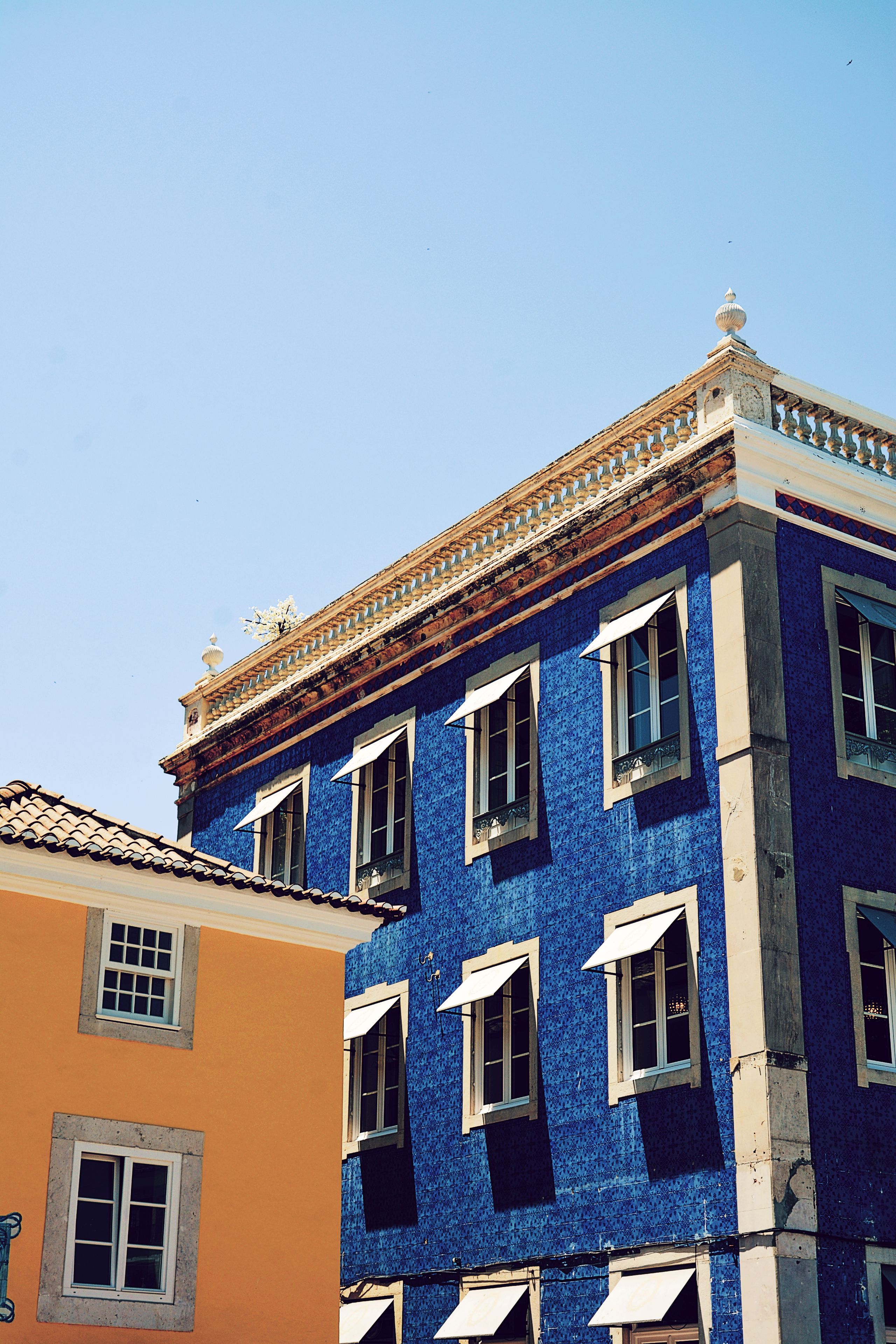 Blue and White Building Under a Clear Sky · Free Stock Photo