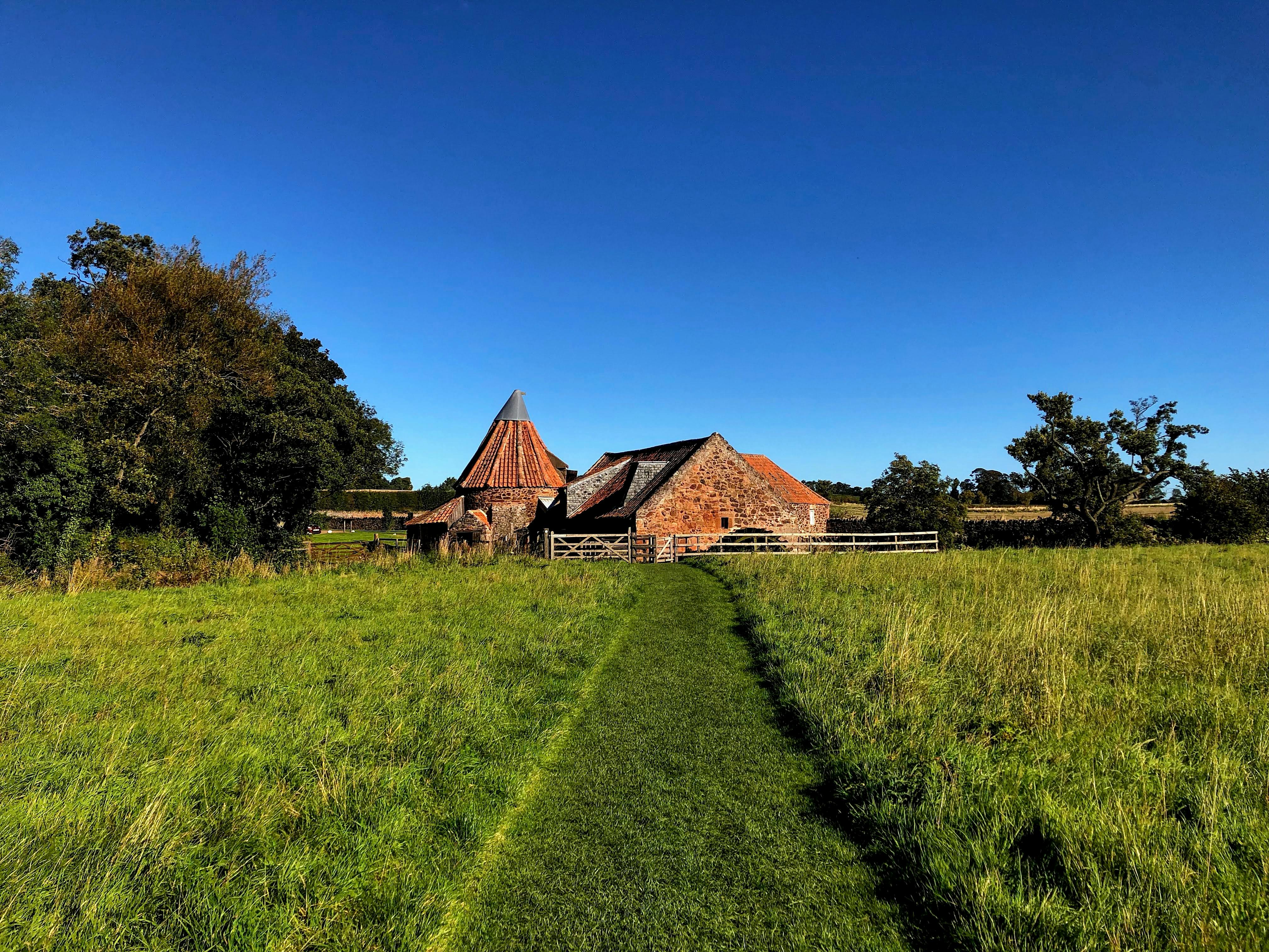 Farm House in the Grass Field · Free Stock Photo