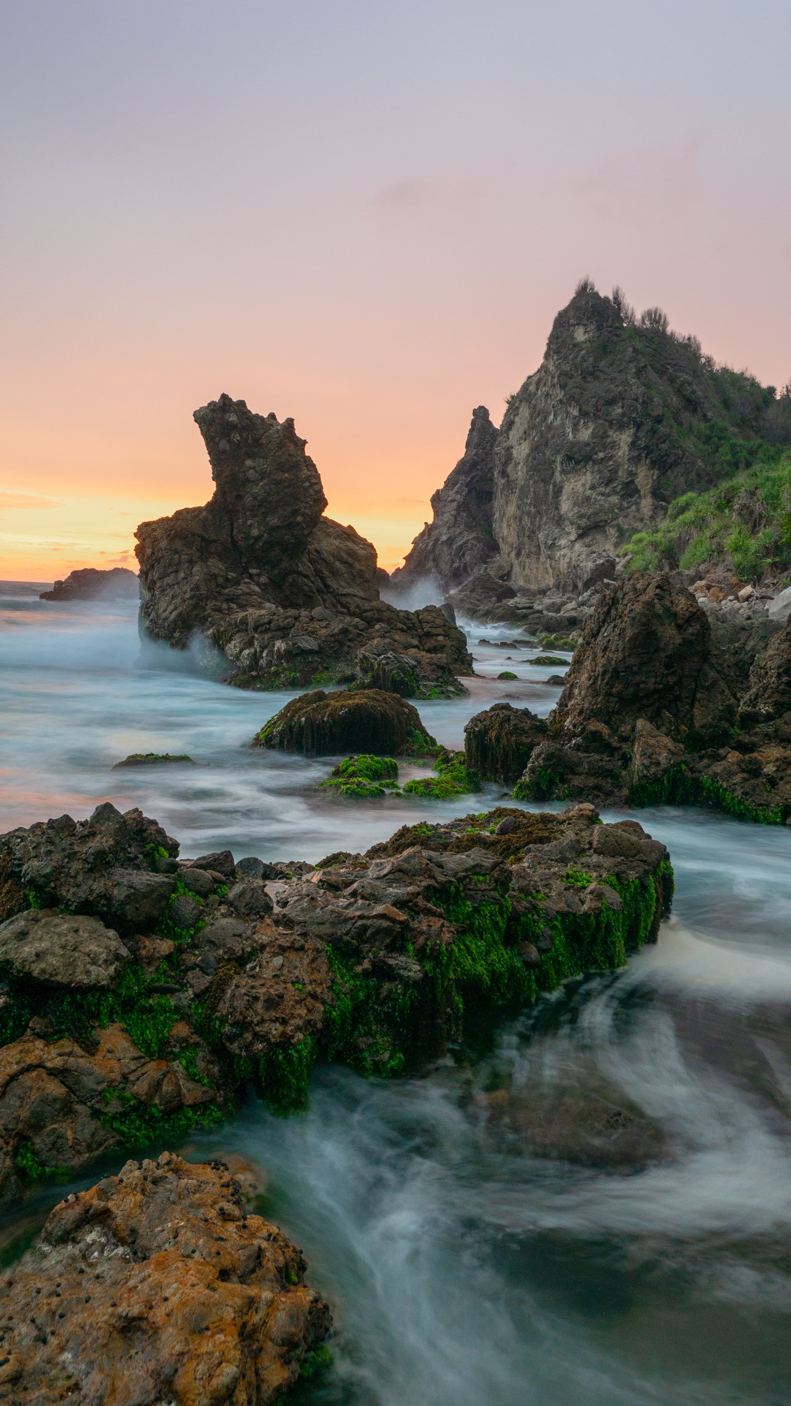 Mossy Rocks on Sea · Free Stock Photo