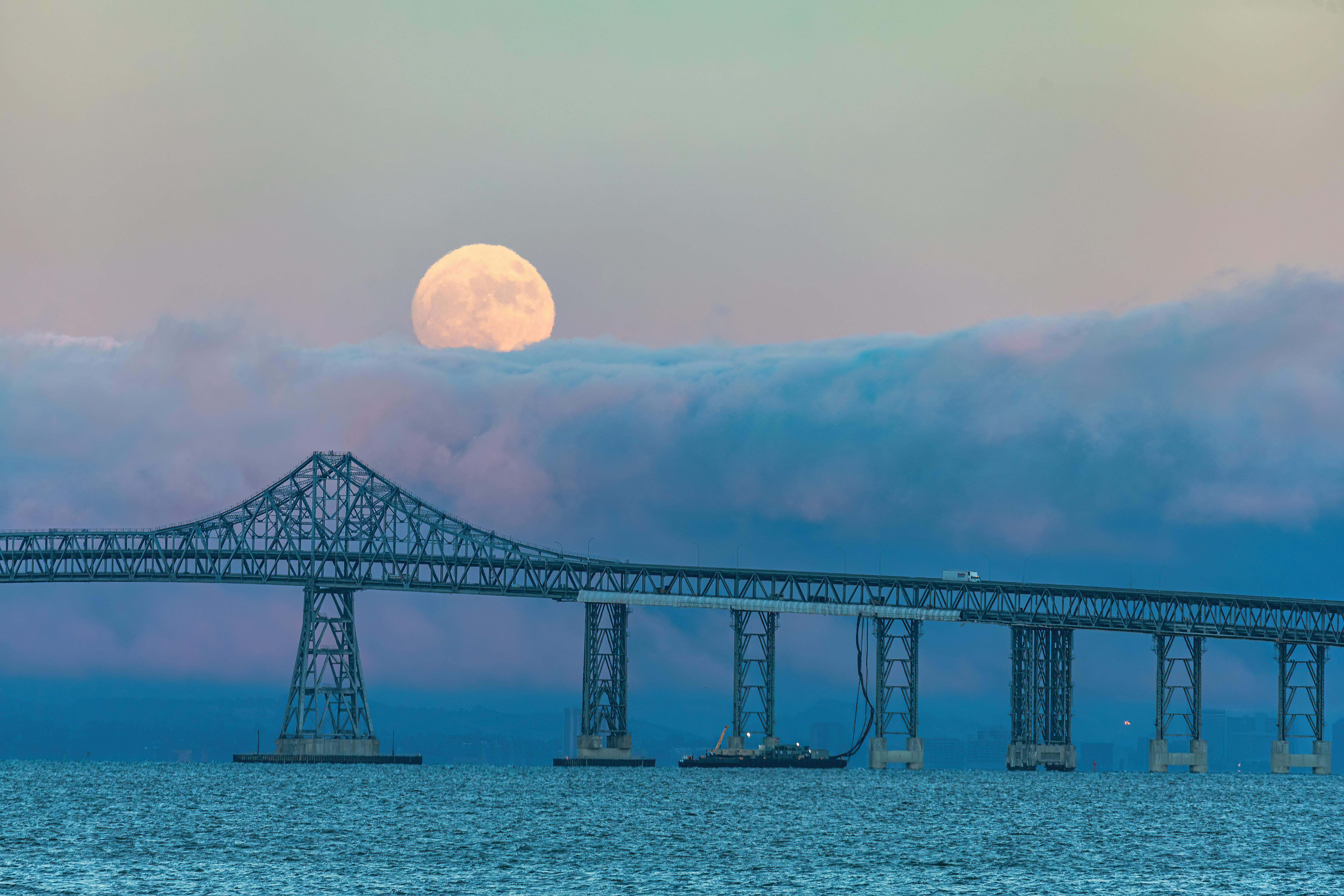 Bridge over Water · Free Stock Photo