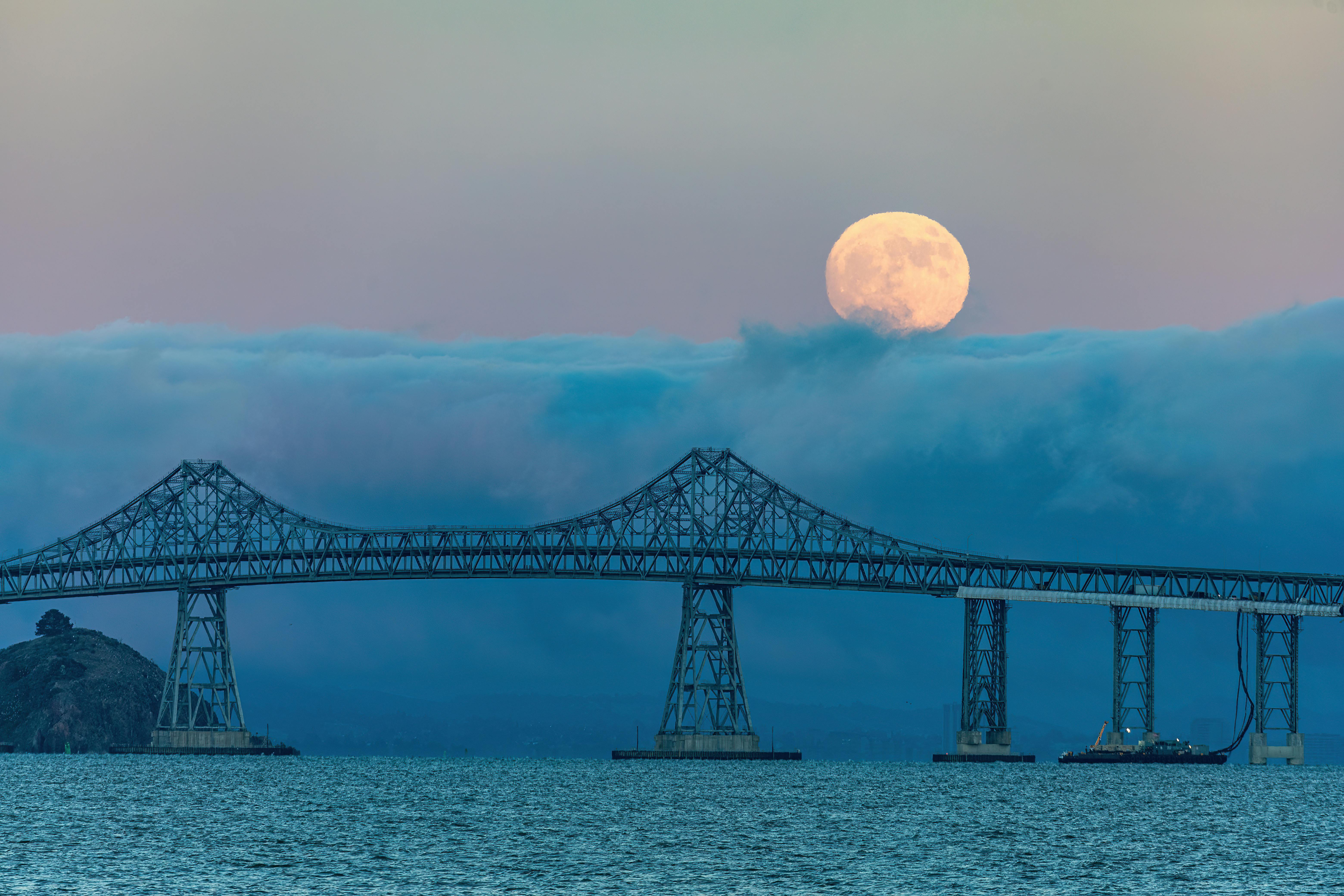 Bridge over Body of Water · Free Stock Photo