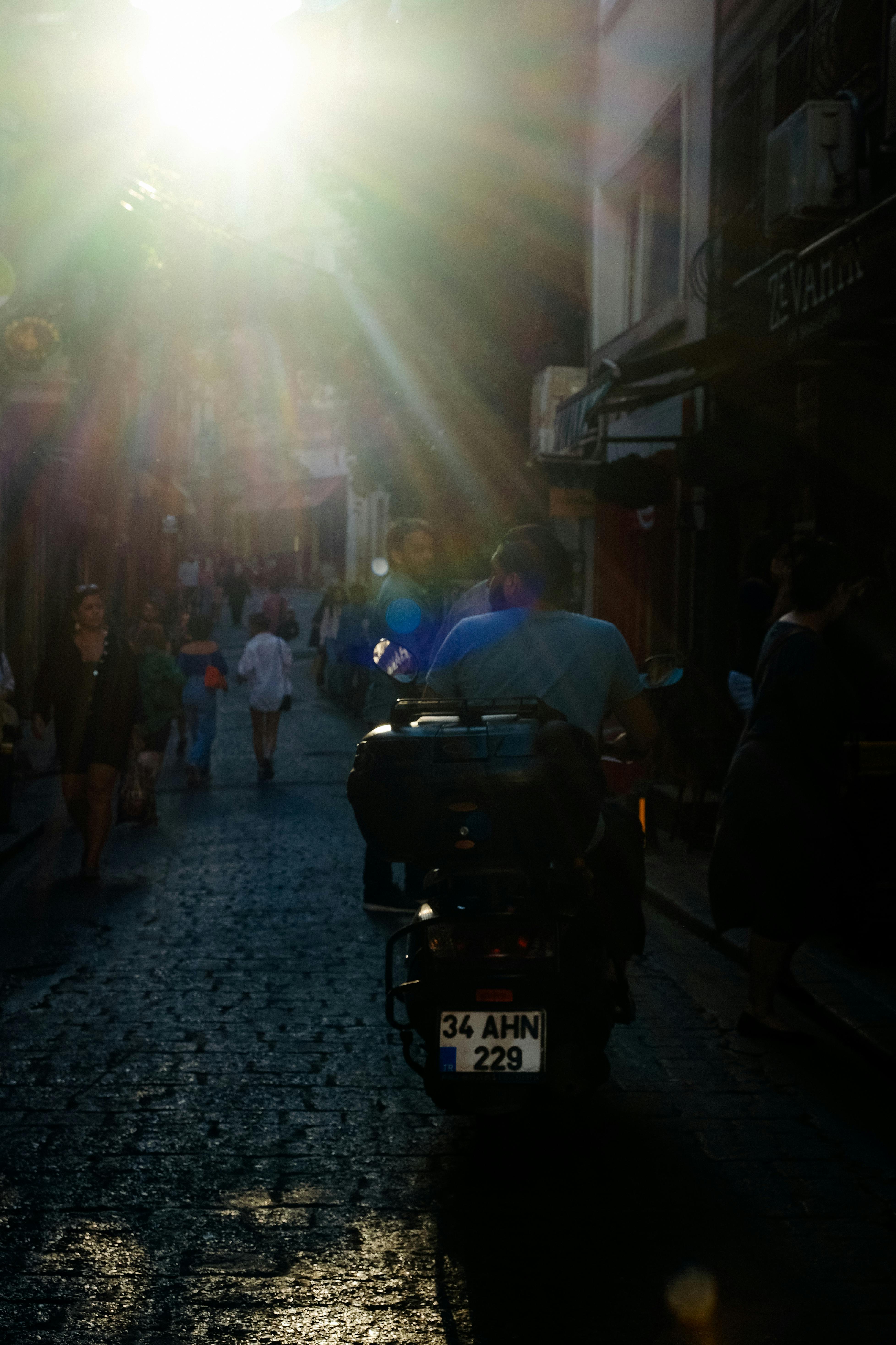 Busy City Street at Dawn · Free Stock Photo