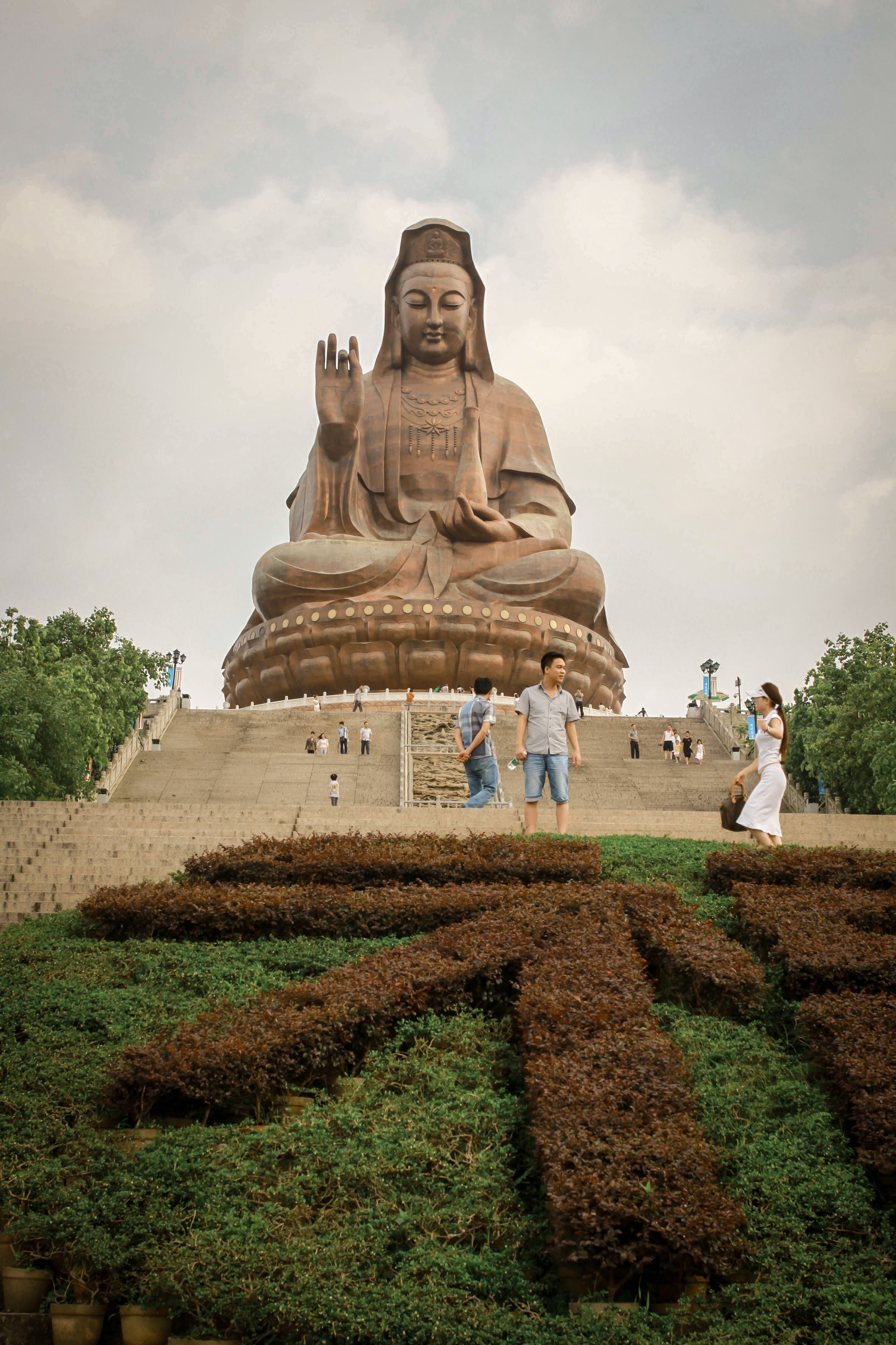 Monument on a Square in China · Free Stock Photo