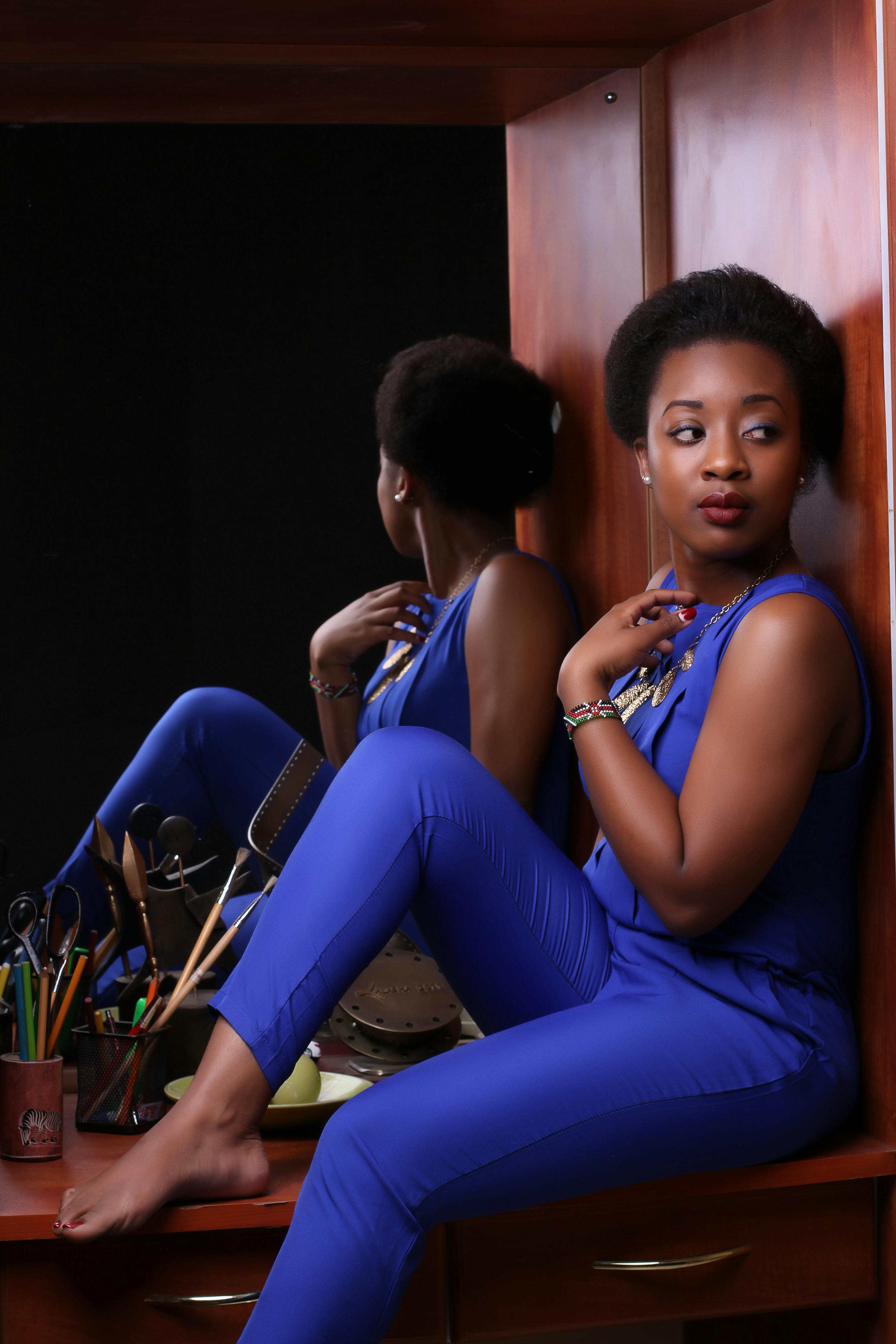 Reflection of Woman in the Oval Mirror · Free Stock Photo