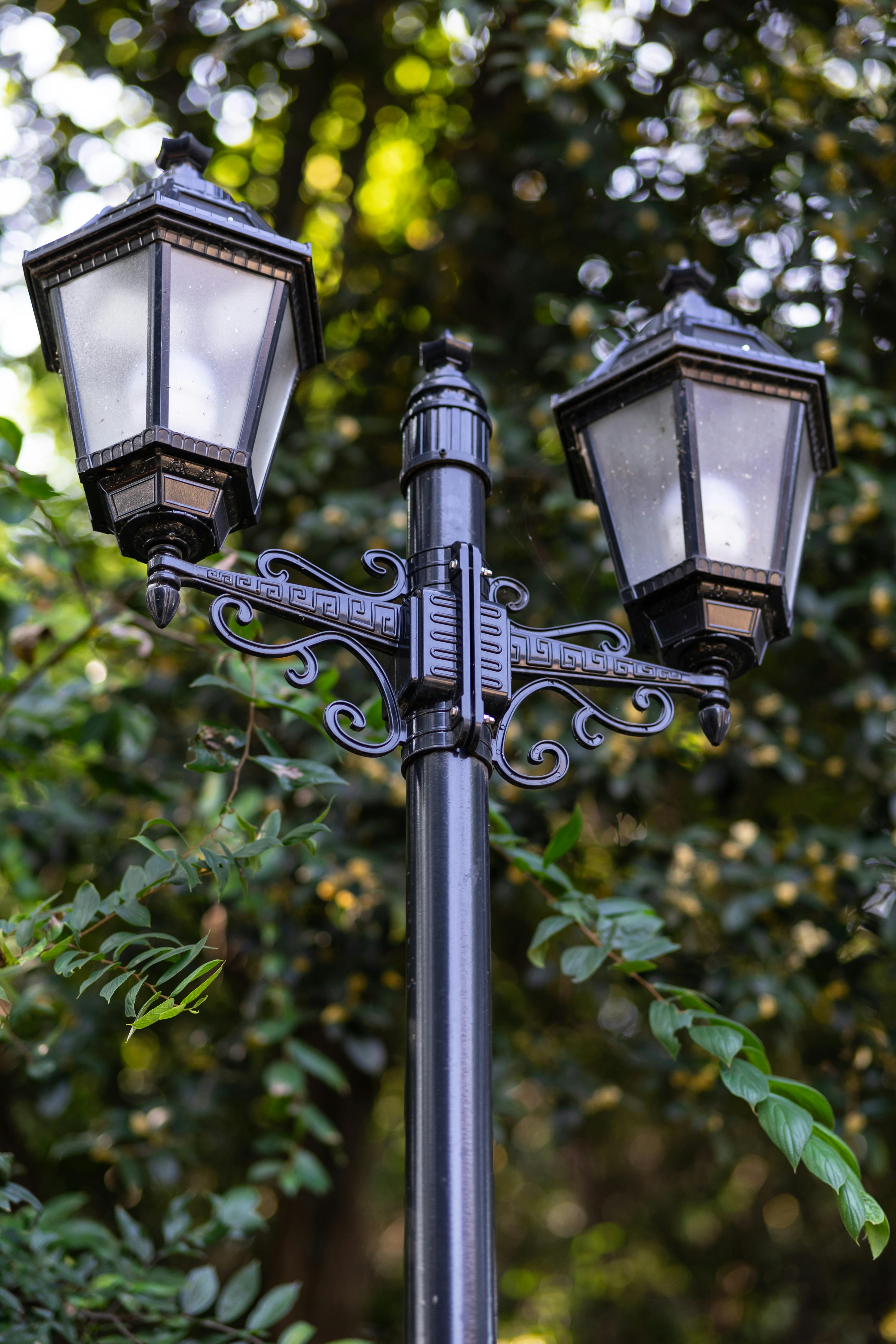 Close-Up Shot of a Hanging Street Light · Free Stock Photo