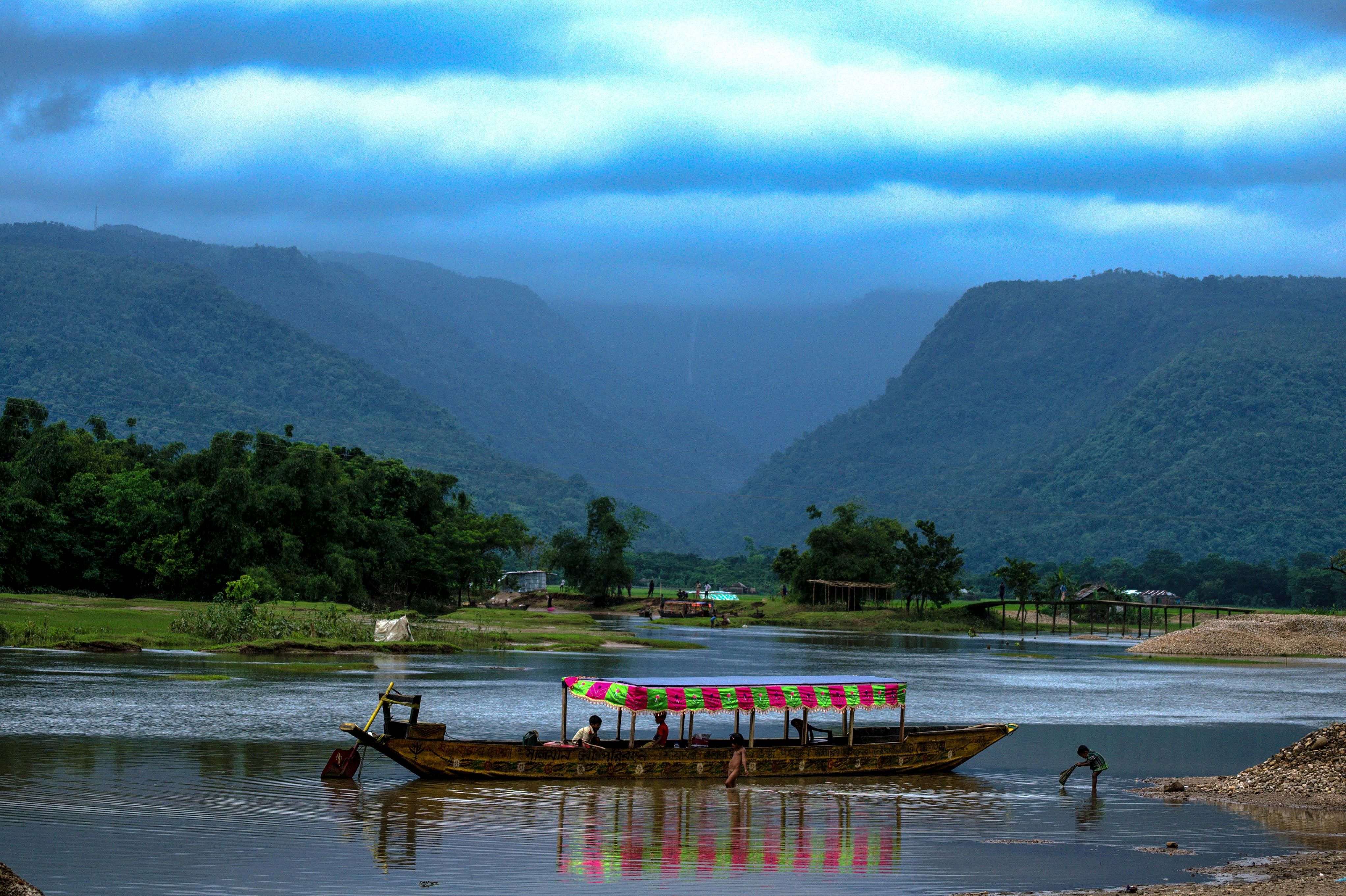 Boat on Yellow River · Free Stock Photo