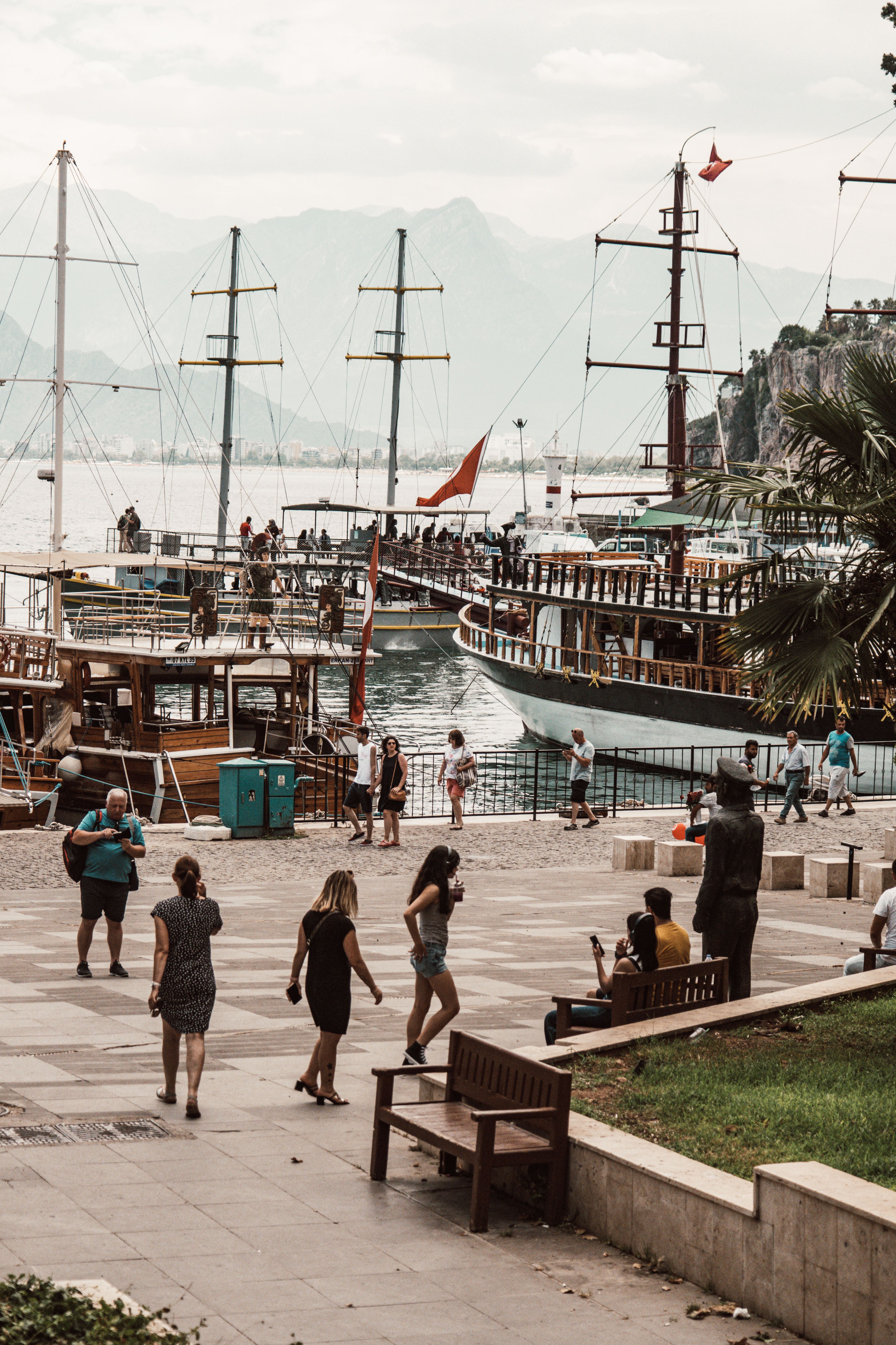 Boat and People in Harbor · Free Stock Photo