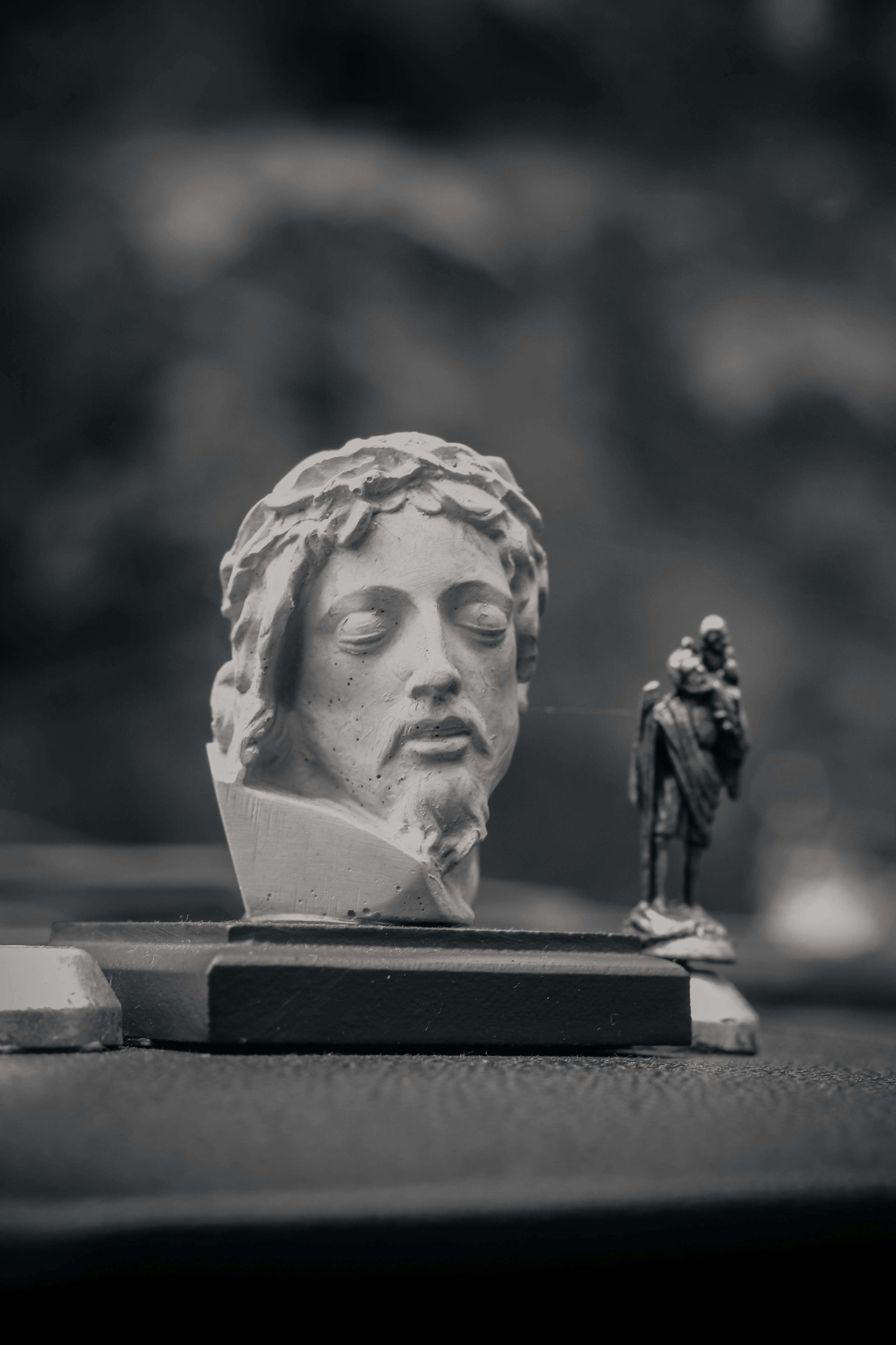 Grayscale Photo of a Head Sculpture · Free Stock Photo