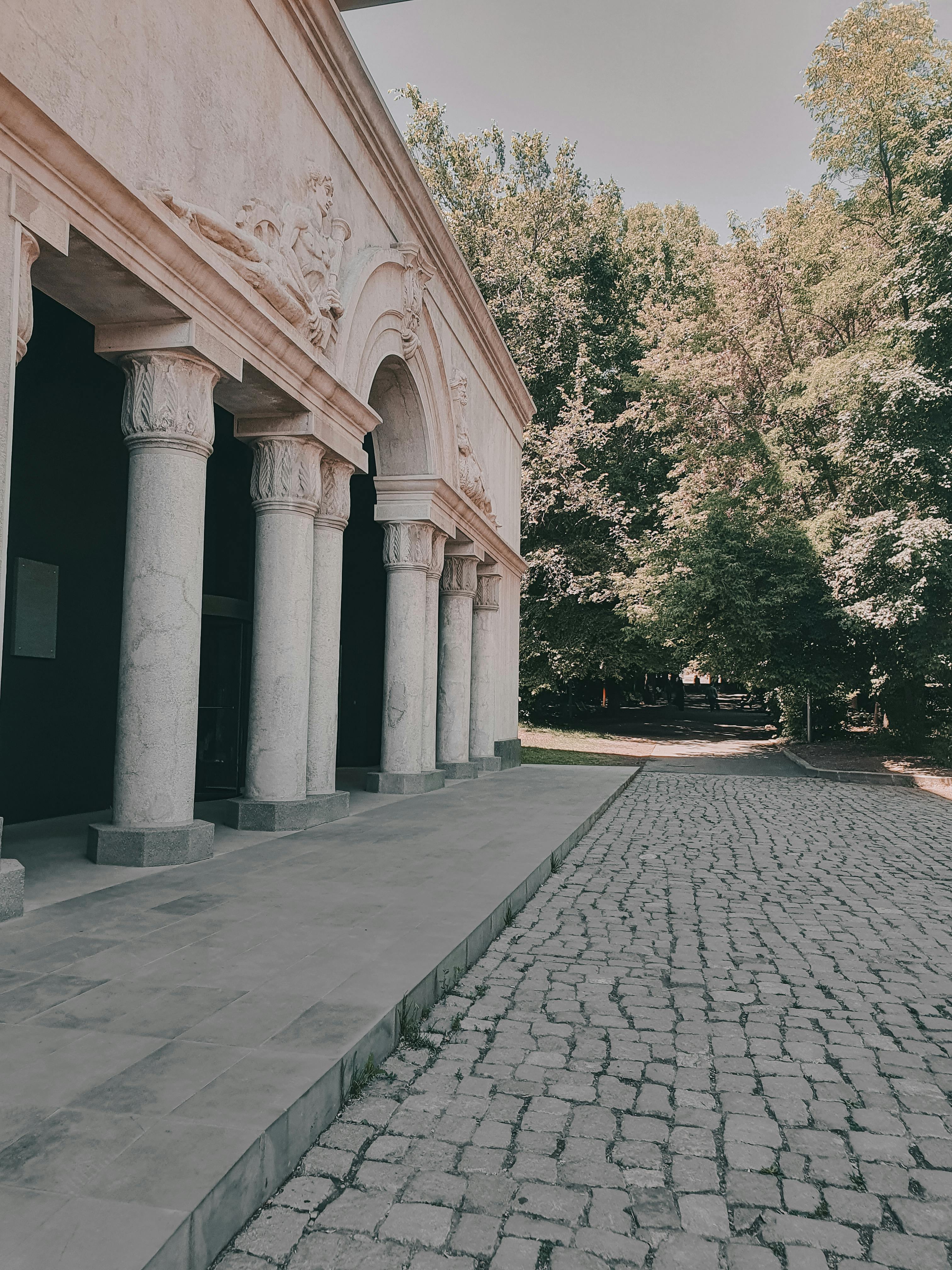 Buildings with Arches and Columns · Free Stock Photo