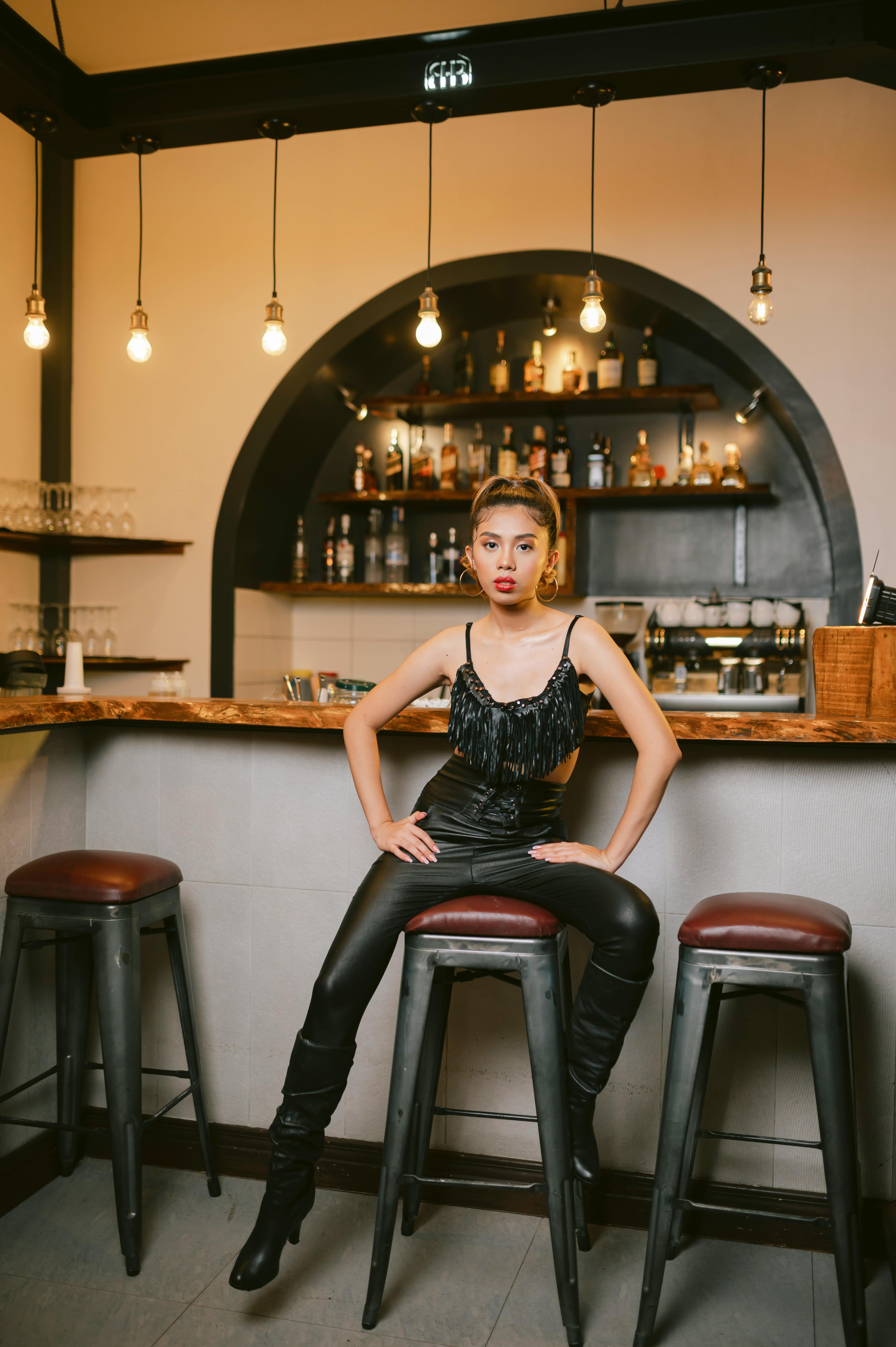 Woman Posing in Bar · Free Stock Photo